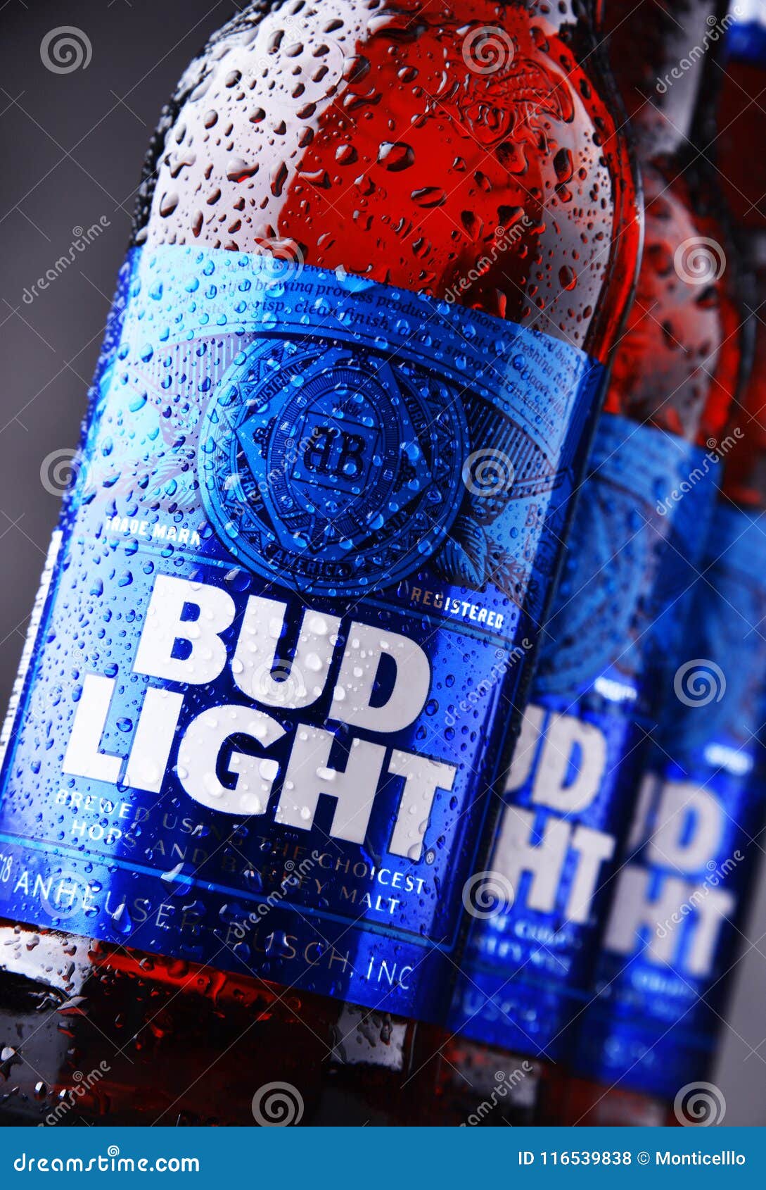 Botellas De Cerveza De Bud Light Foto de archivo editorial - Imagen de ...