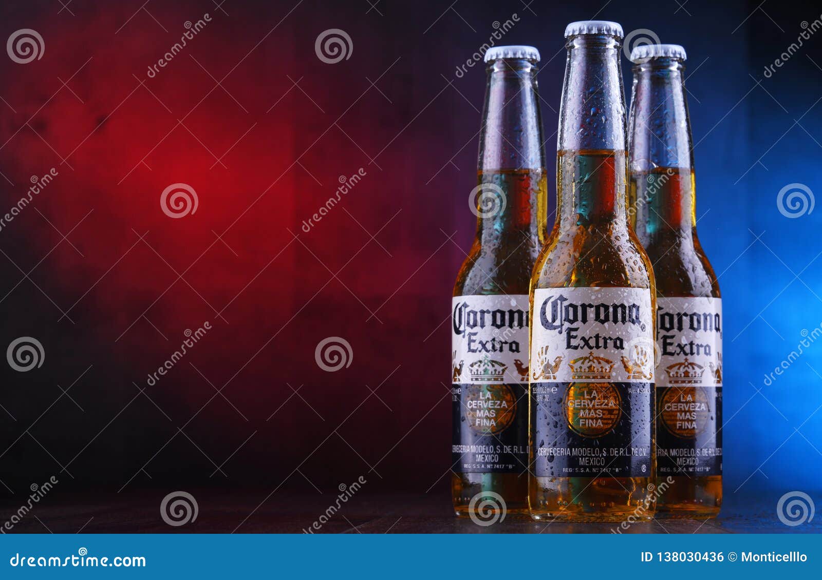 Botellas De Cerveza De Corona Extra Foto editorial - Imagen de original ...
