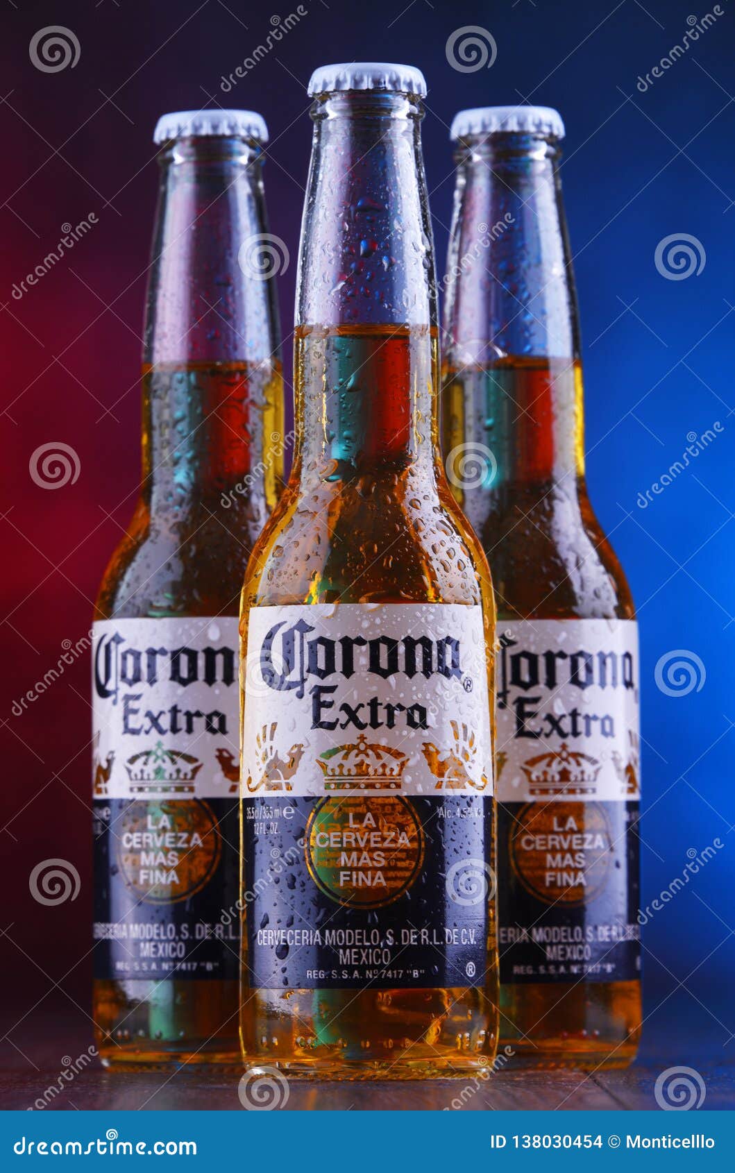 Botellas De Cerveza De Corona Extra Imagen de archivo editorial ...