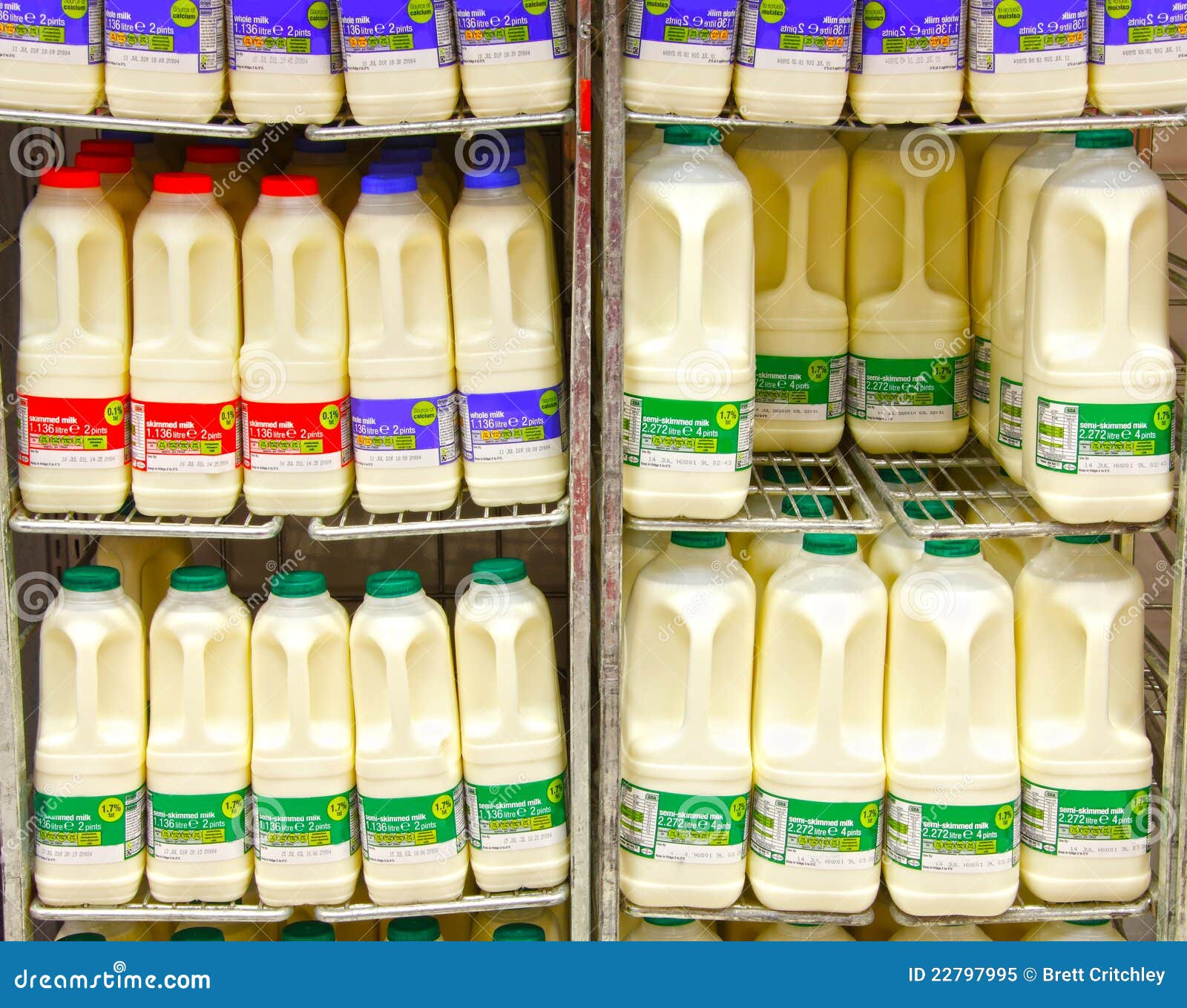 Botellas de leche imagen de archivo. Imagen de botellas - 22797995