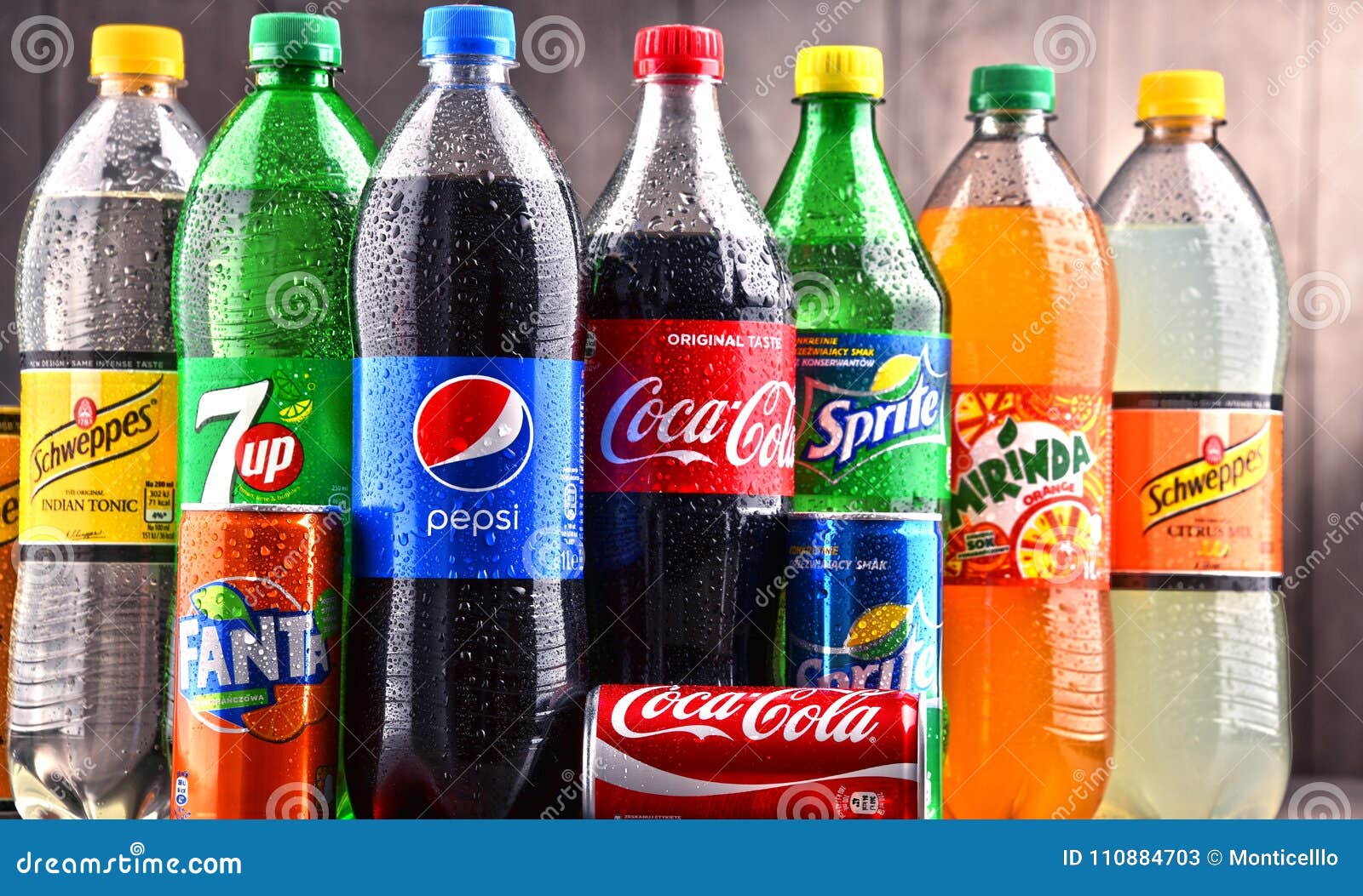 Botellas De Marcas Globales Del Refresco Foto de archivo editorial ...