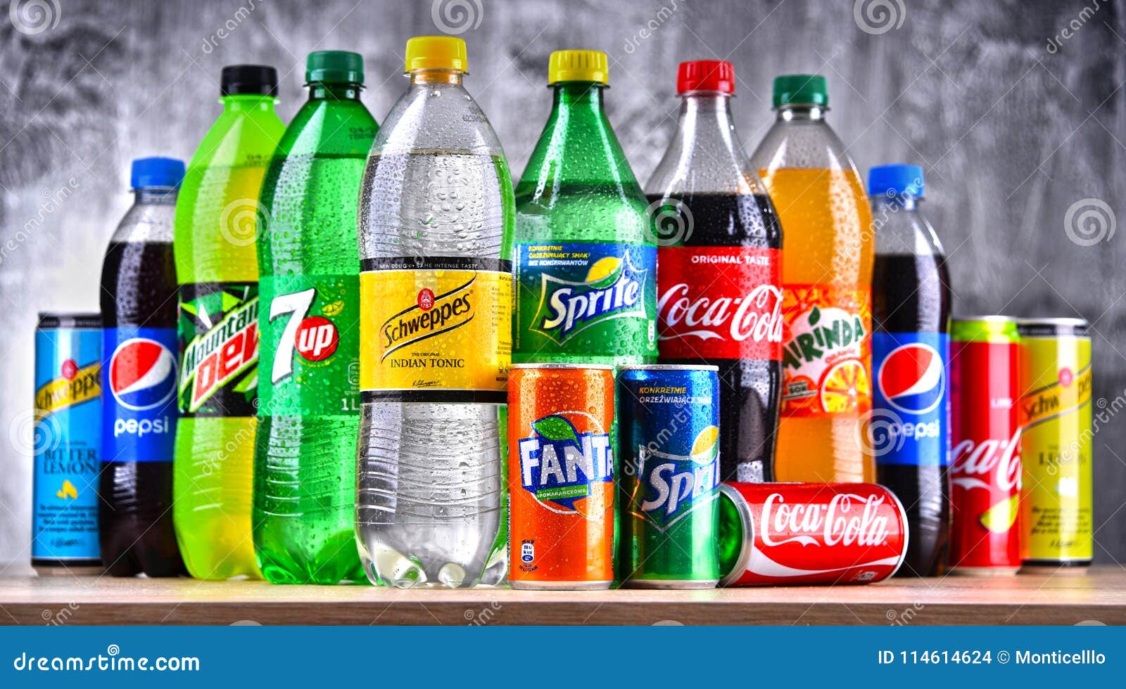 Botellas De Marcas Globales Del Refresco Imagen de archivo editorial ...