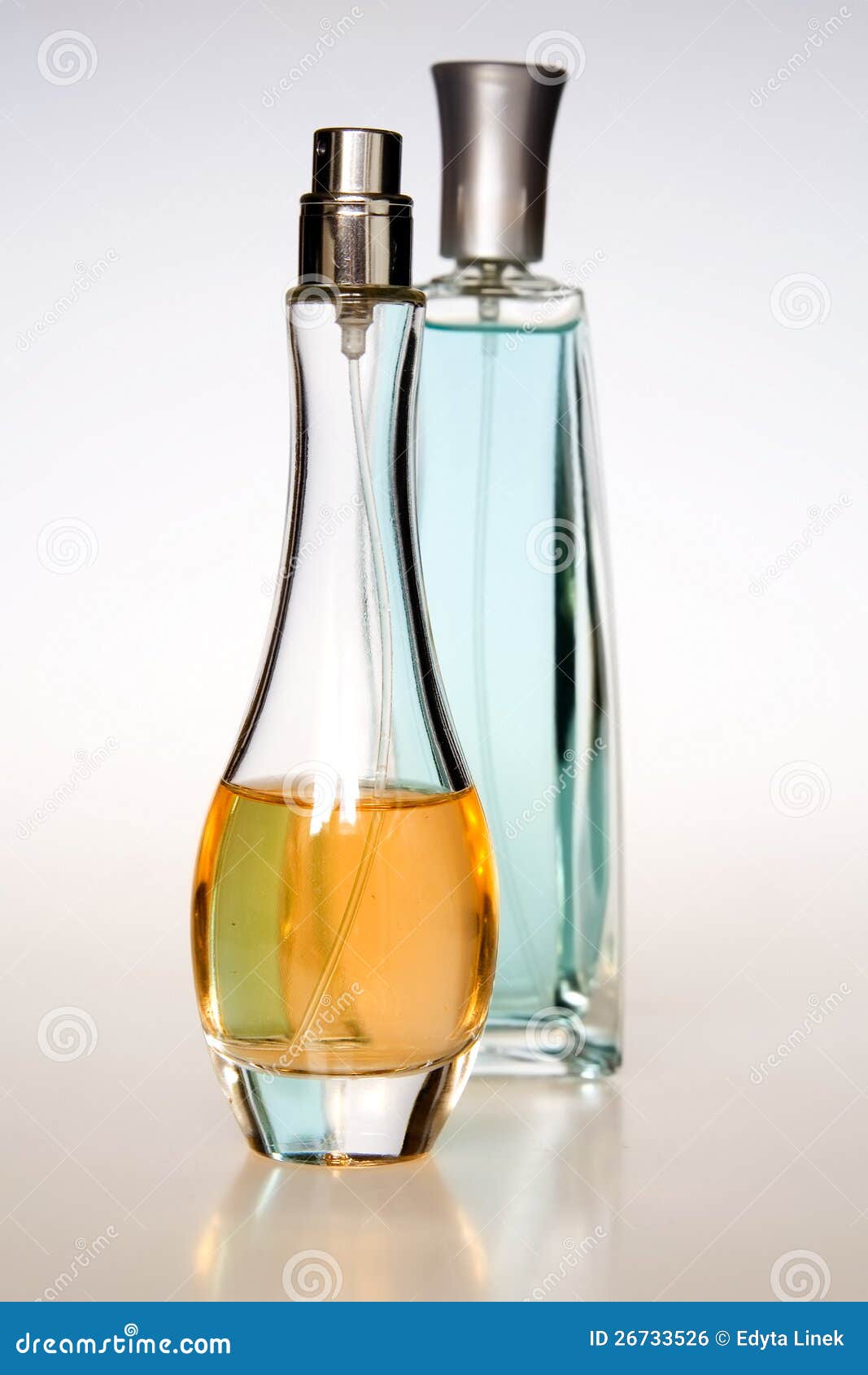 Botellas de perfume foto de archivo. Imagen de aroma - 26733526