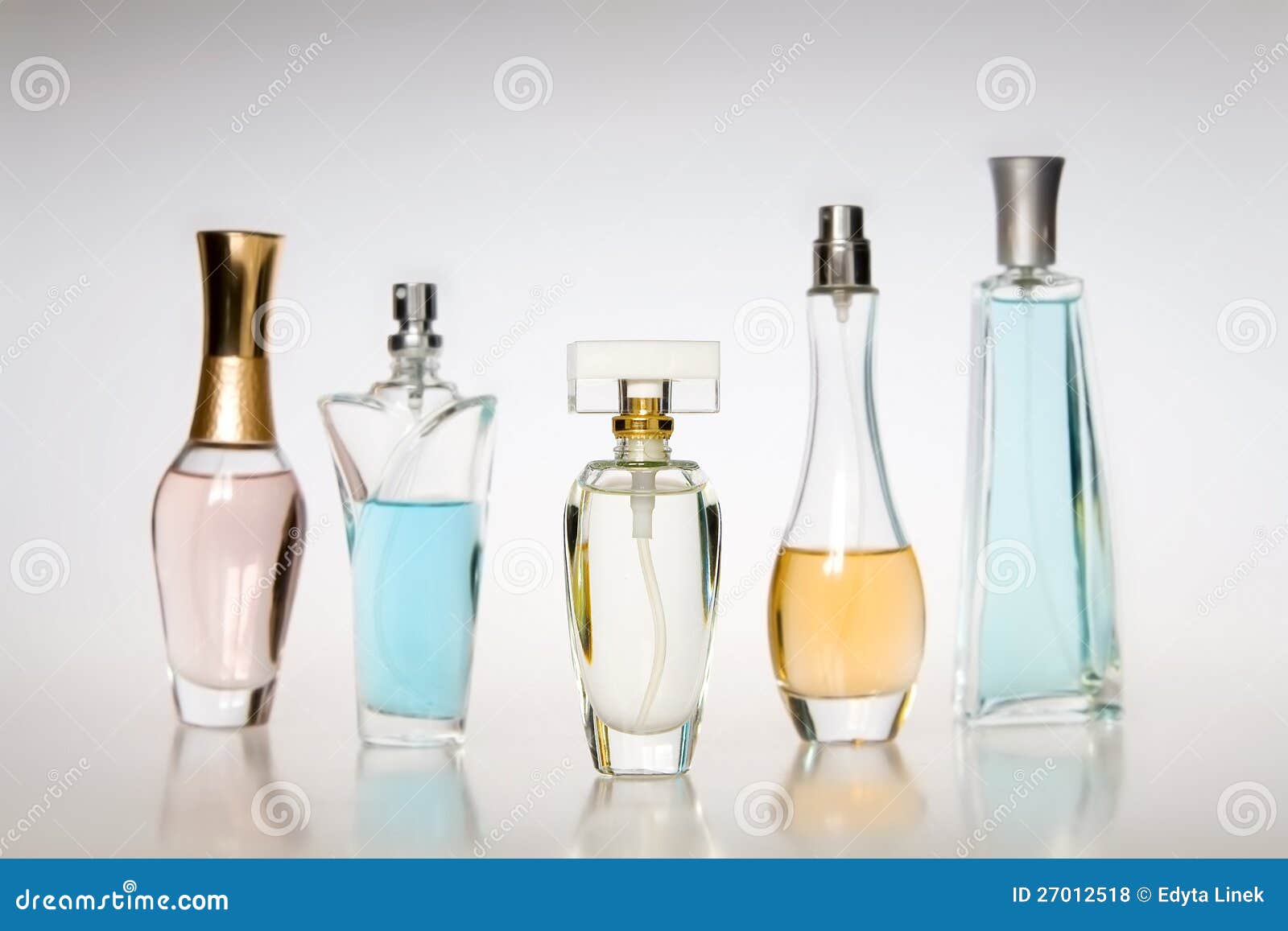 Botellas de perfume foto de archivo. Imagen de perfume - 27012518