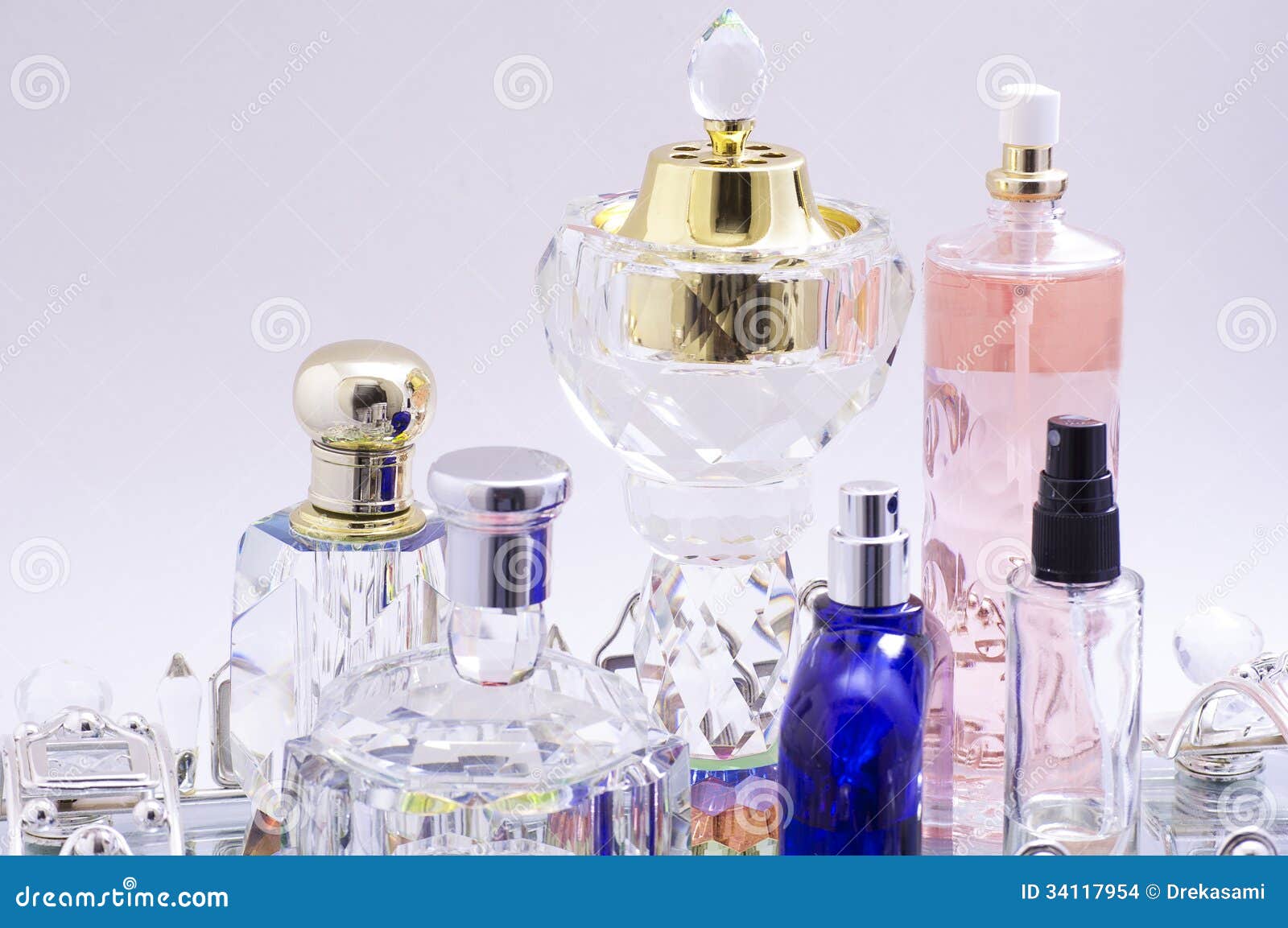 Botellas de perfume foto de archivo. Imagen de aroma - 34117954