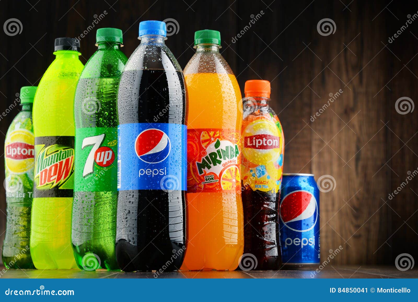 Botellas De Refrescos Clasificados De Pepsico Foto editorial - Imagen ...