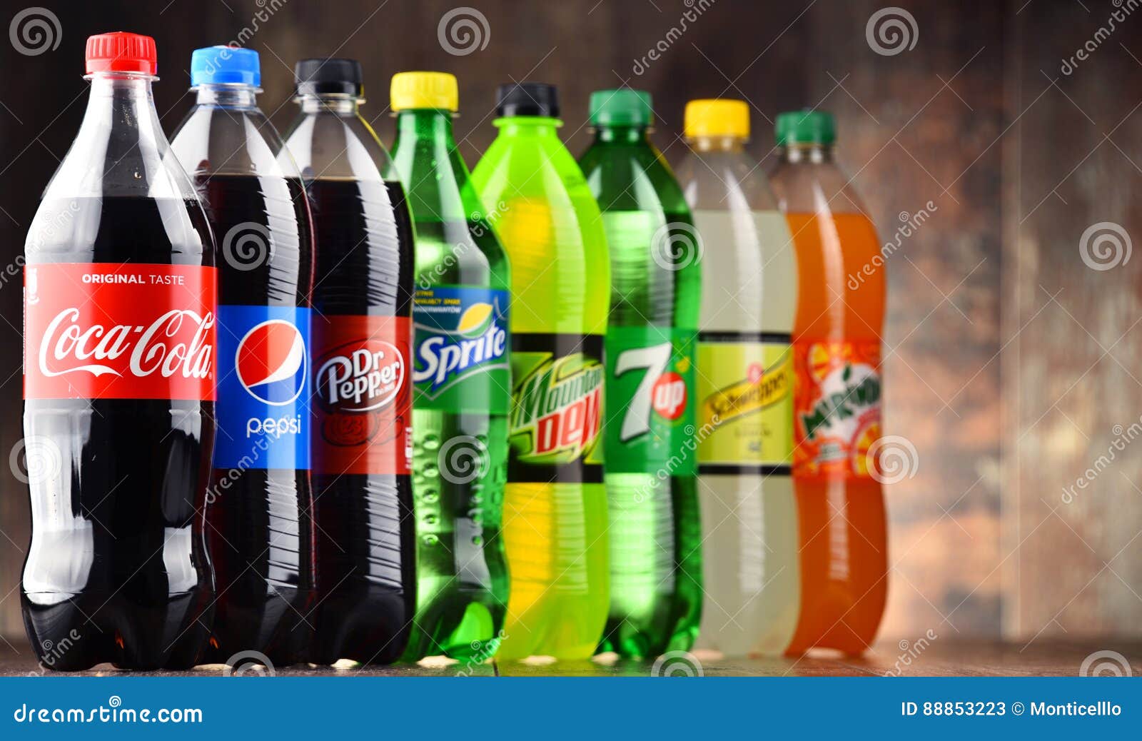 Botellas De Refrescos Globales Clasificados Foto de archivo editorial ...