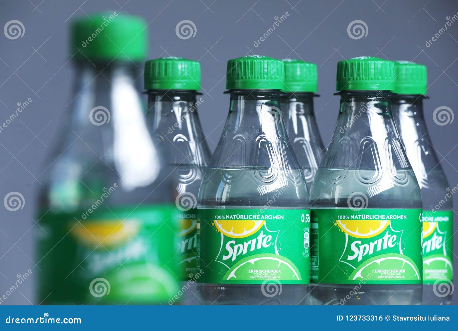 Botellas De Sprite De Refrescos Foto editorial - Imagen de mini, tapa ...
