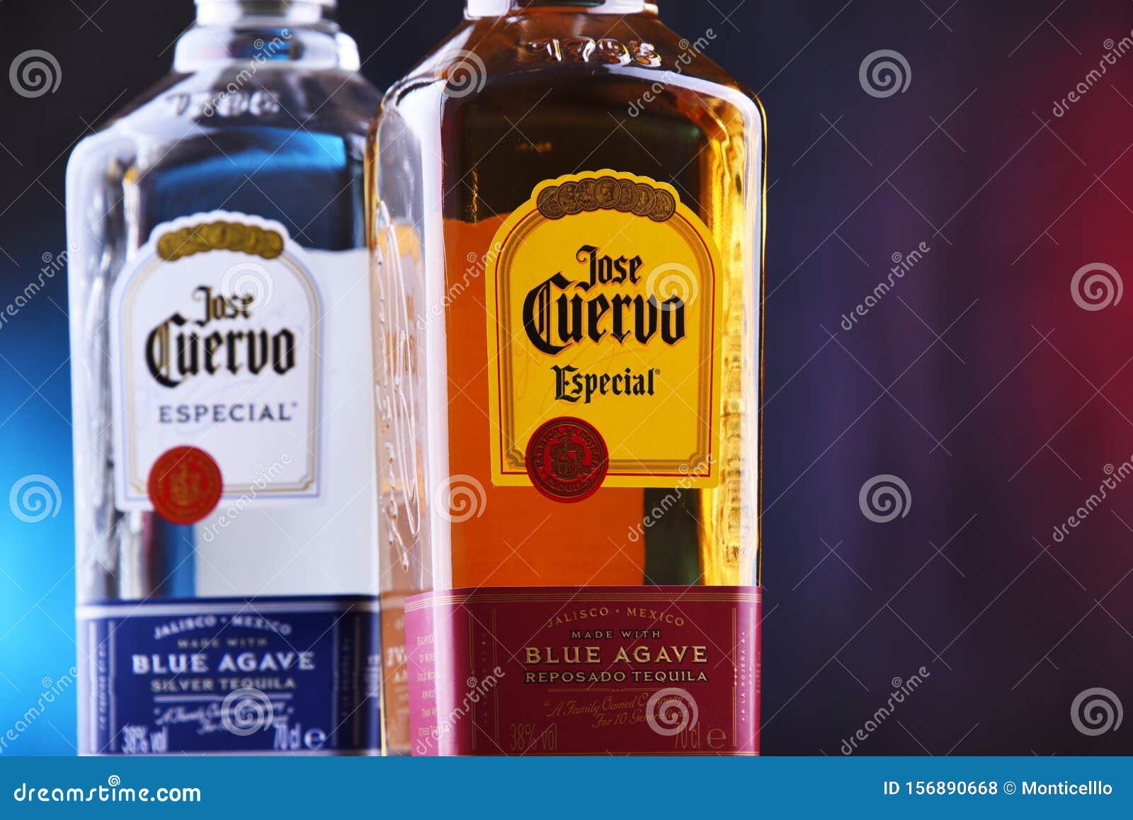 Botellas De Tequila JosÃ© Cuervo Foto de archivo editorial - Imagen de ...
