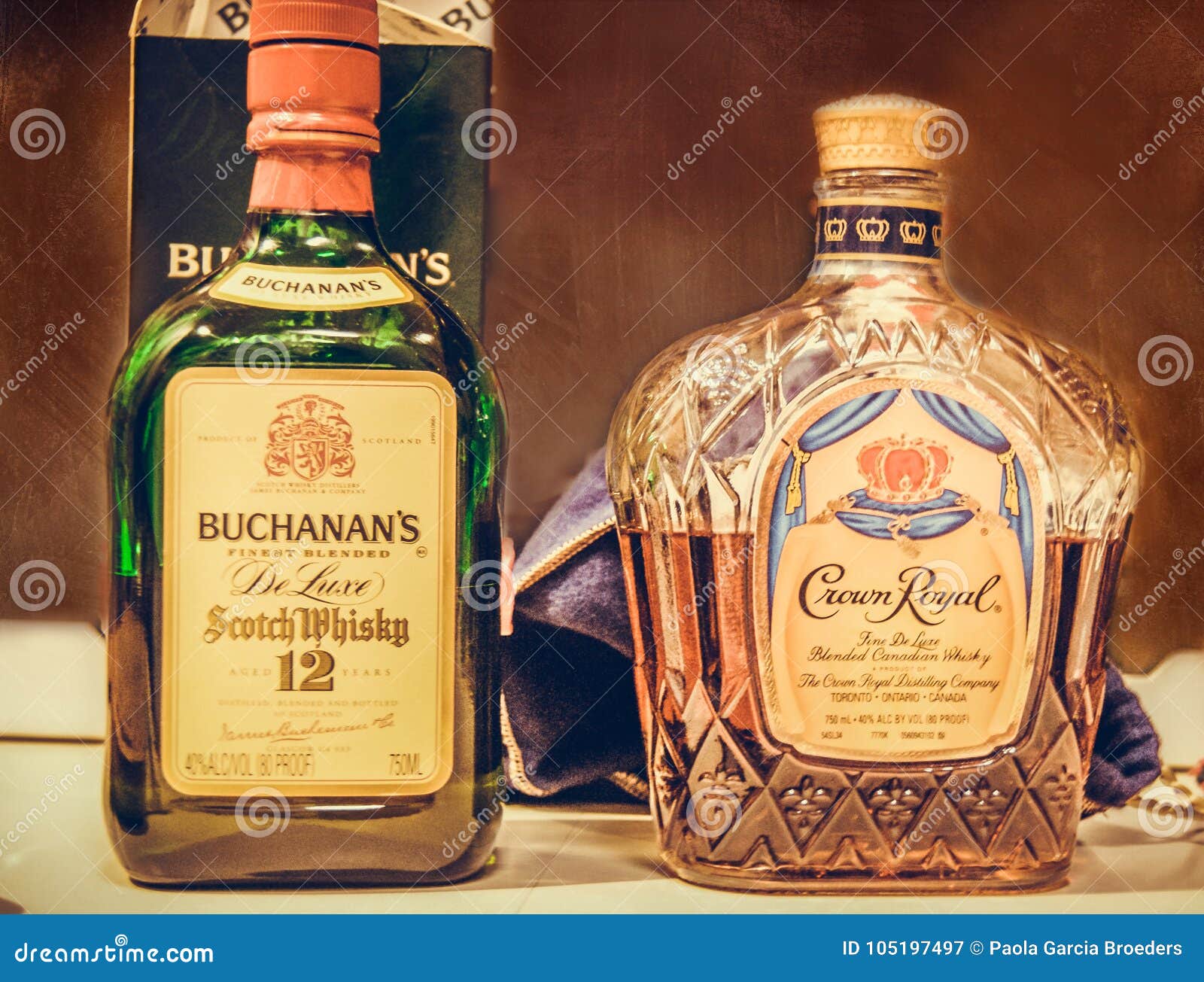 Botellas de whisky fotografía editorial. Imagen de objeto - 105197497