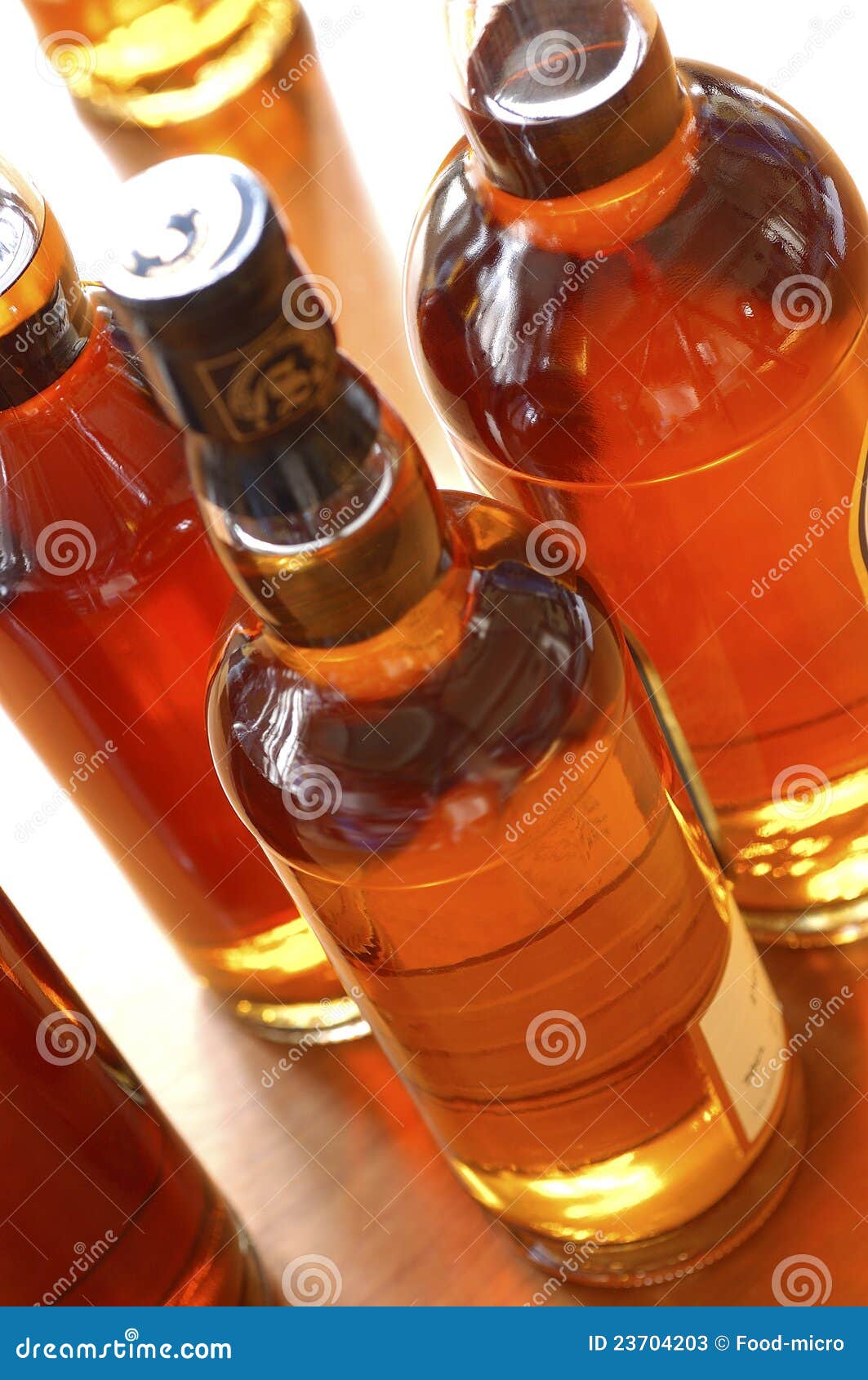 Botellas de whisky foto de archivo editorial. Imagen de puro - 23704203