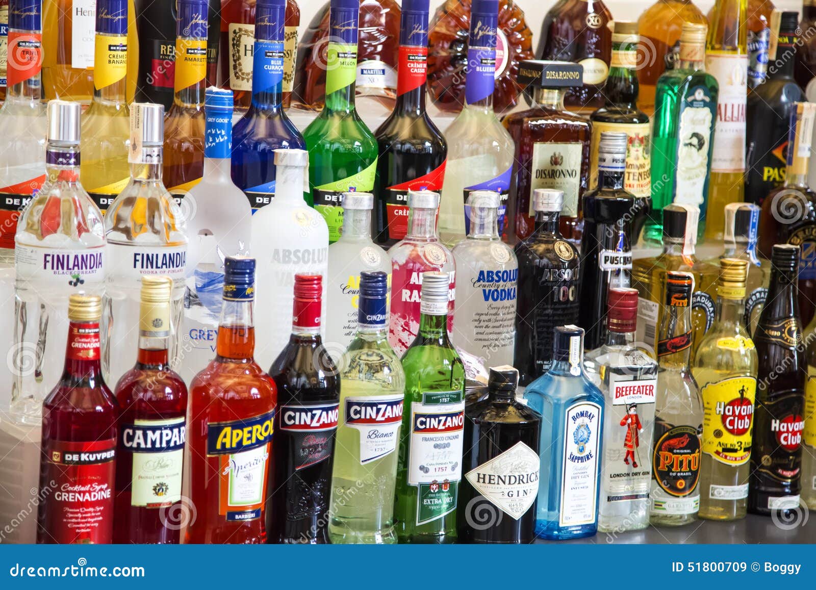 Botellas del alcohol imagen de archivo editorial. Imagen de botellas ...