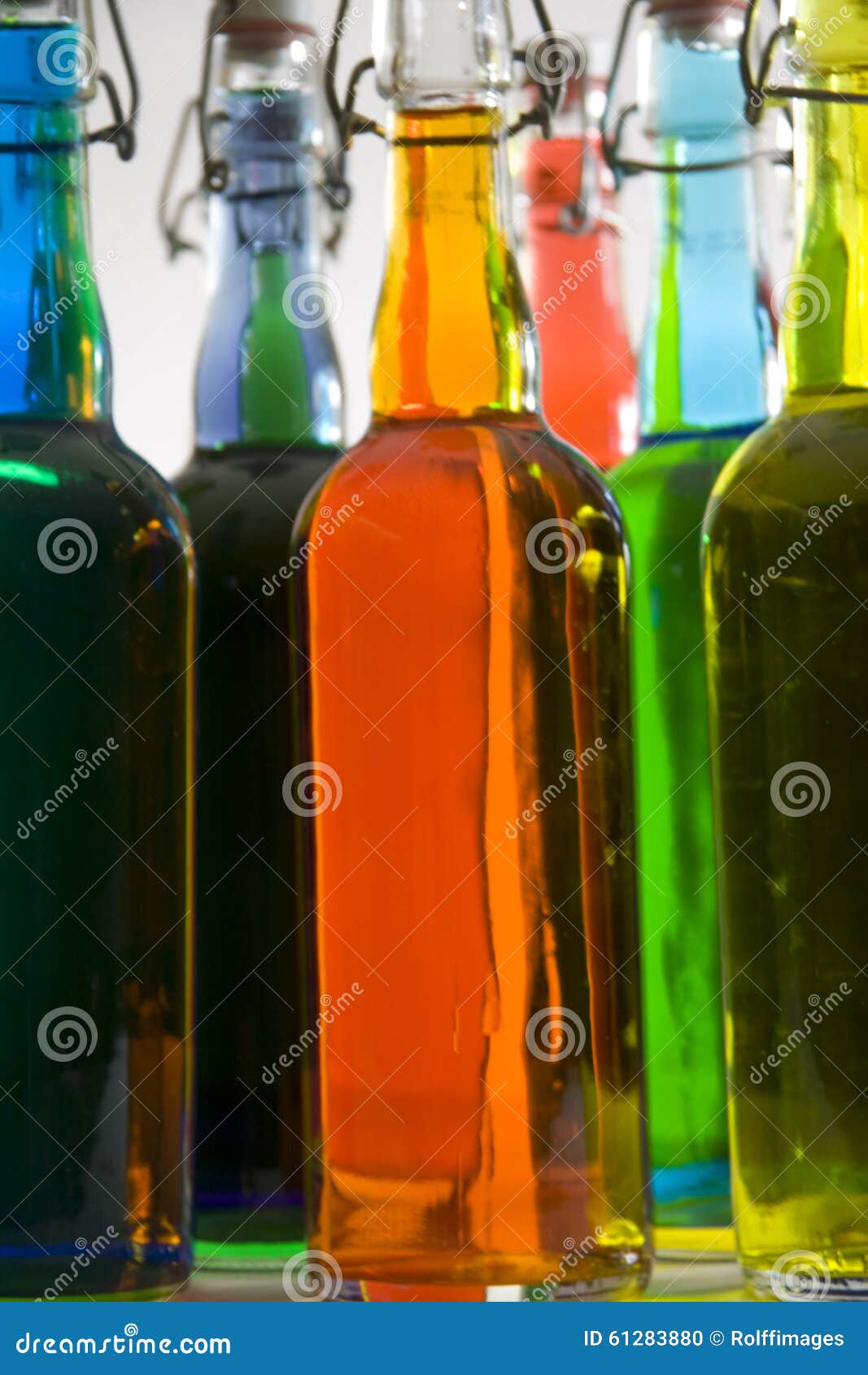 Botellas del color foto de archivo. Imagen de envase - 61283880