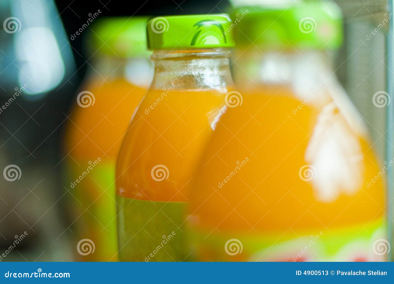 Botellas del jugo imagen de archivo. Imagen de objetos - 4900513