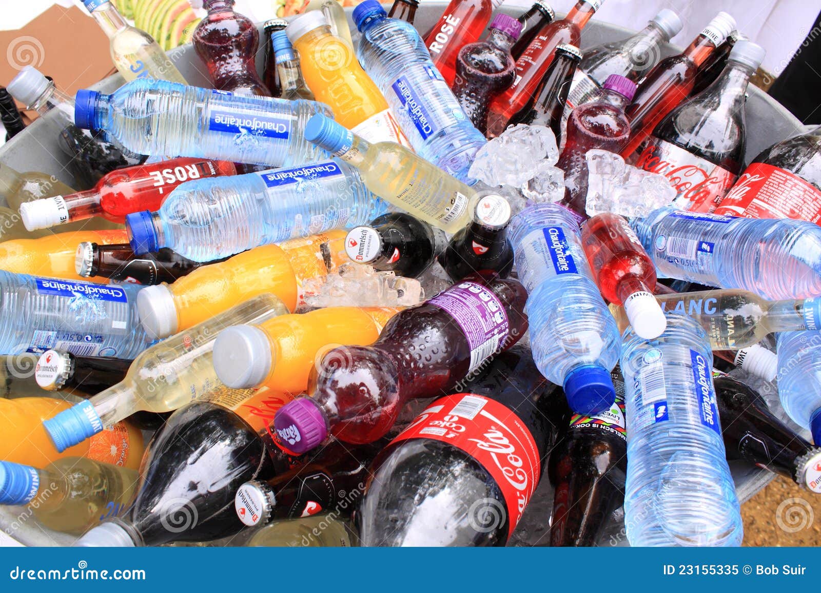 Botellas del refresco imagen editorial. Imagen de gusto - 23155335