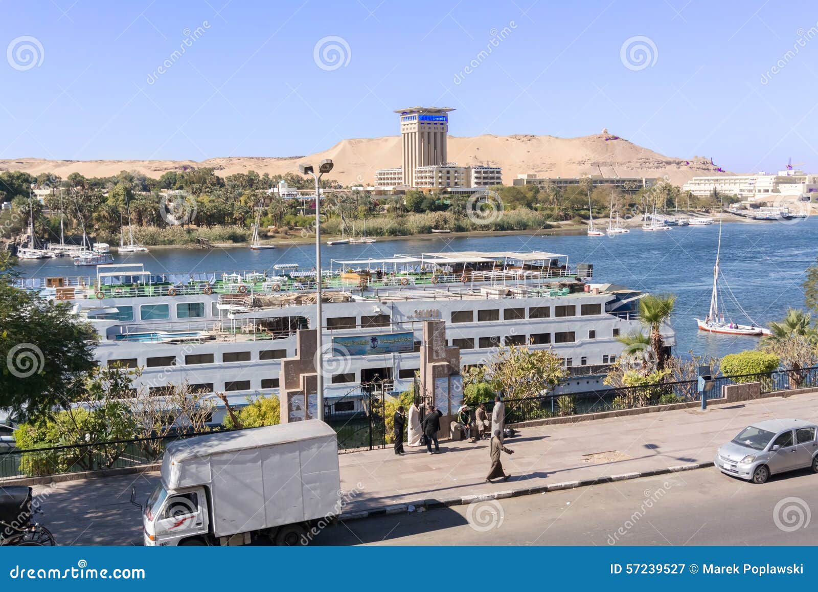 Boten op rivier Nijl redactionele fotografie. Image of rivier - 57239527