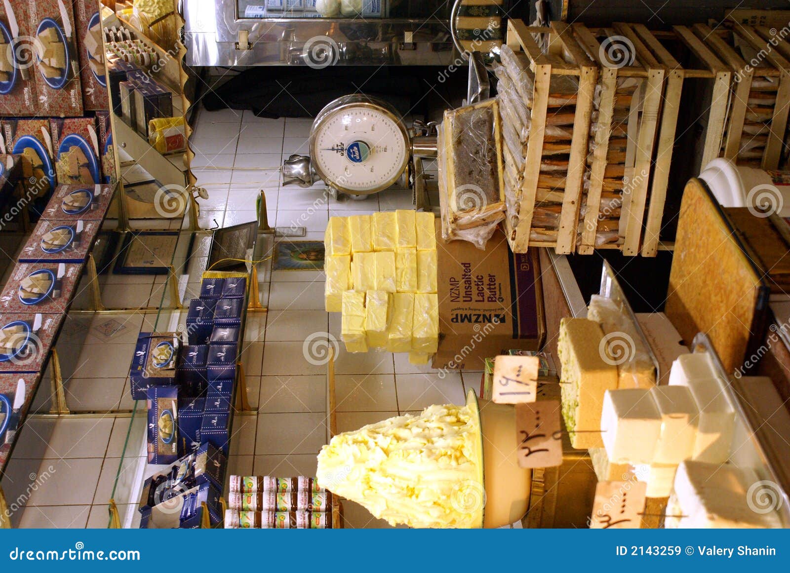 Boter winkel stock afbeelding. Image of koeler, melk, opslag - 2143259