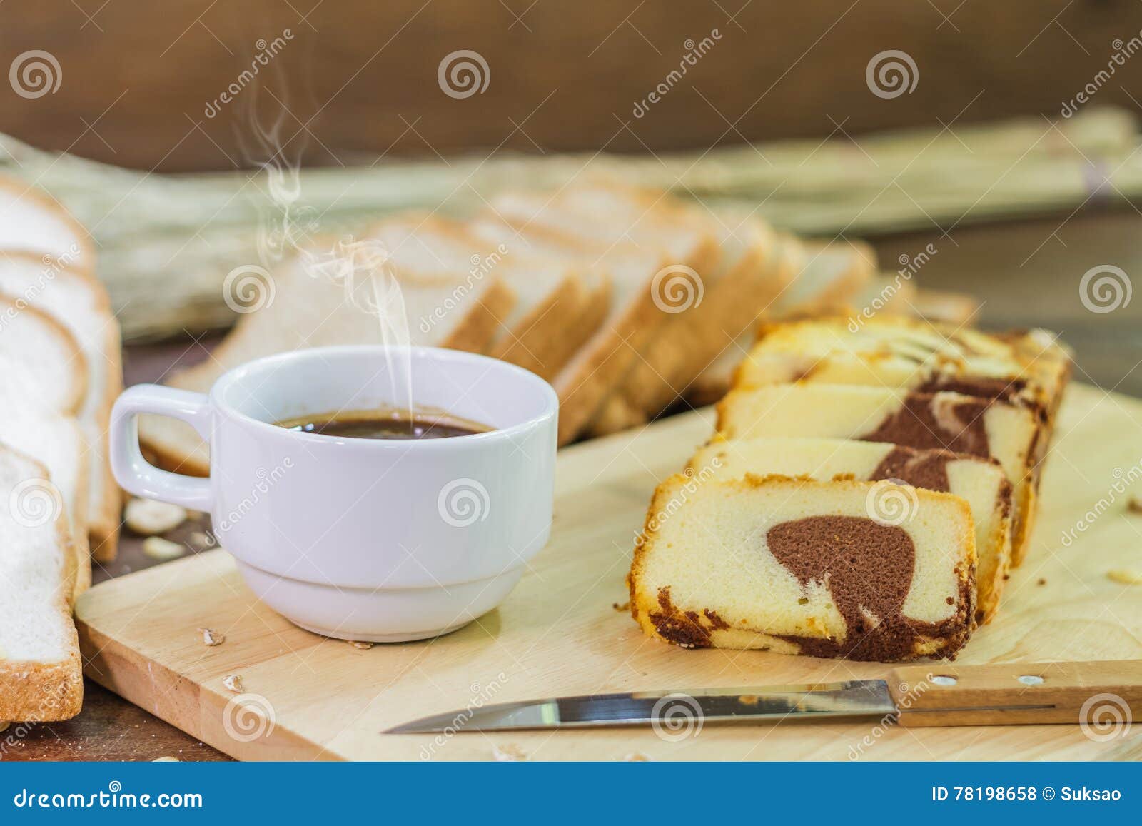 Botercake en Koffie stock foto. Image of brood, koken - 78198658