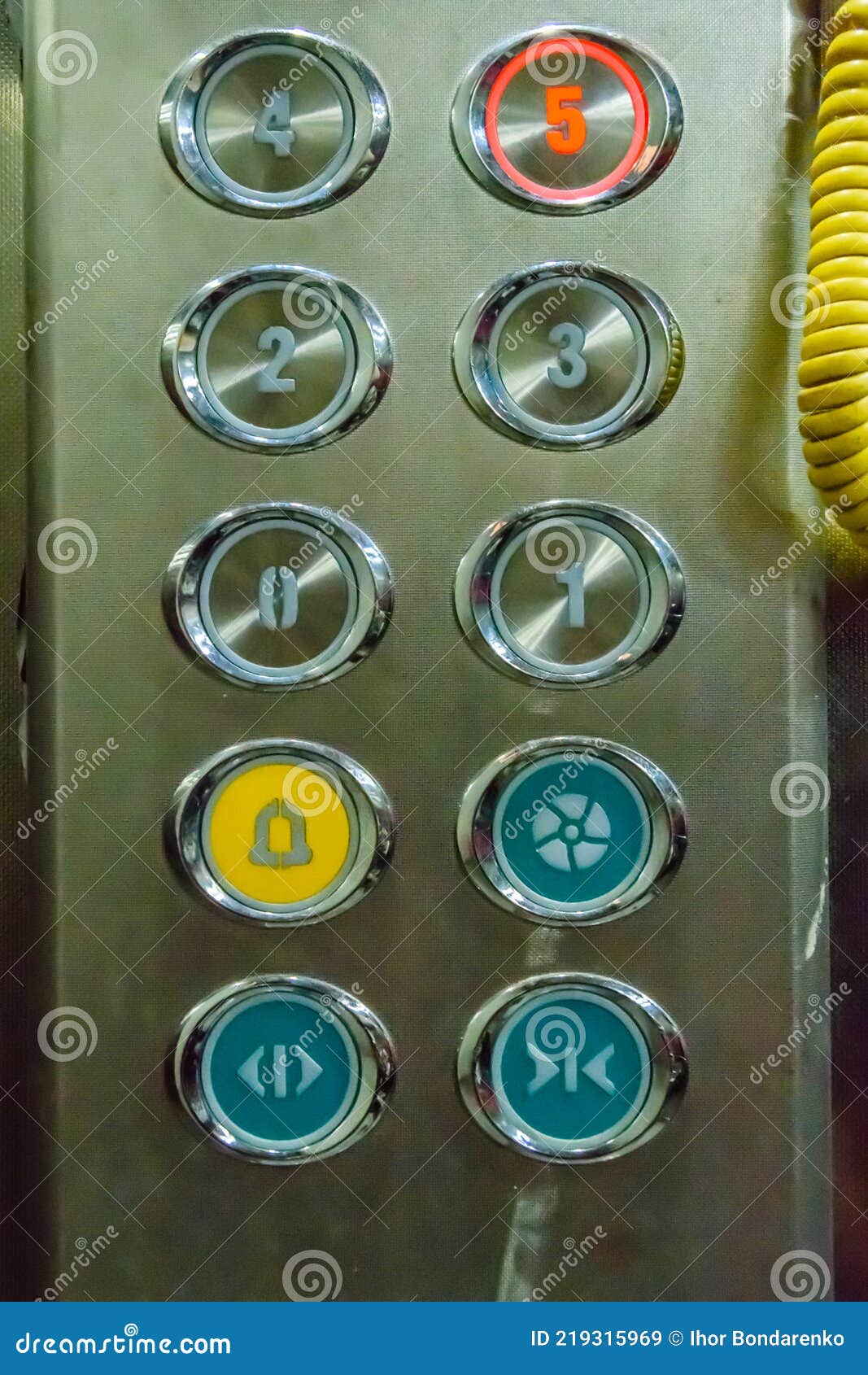 Botones Del Ascensor Moderno En Edificio Residencial Imagen de archivo ...