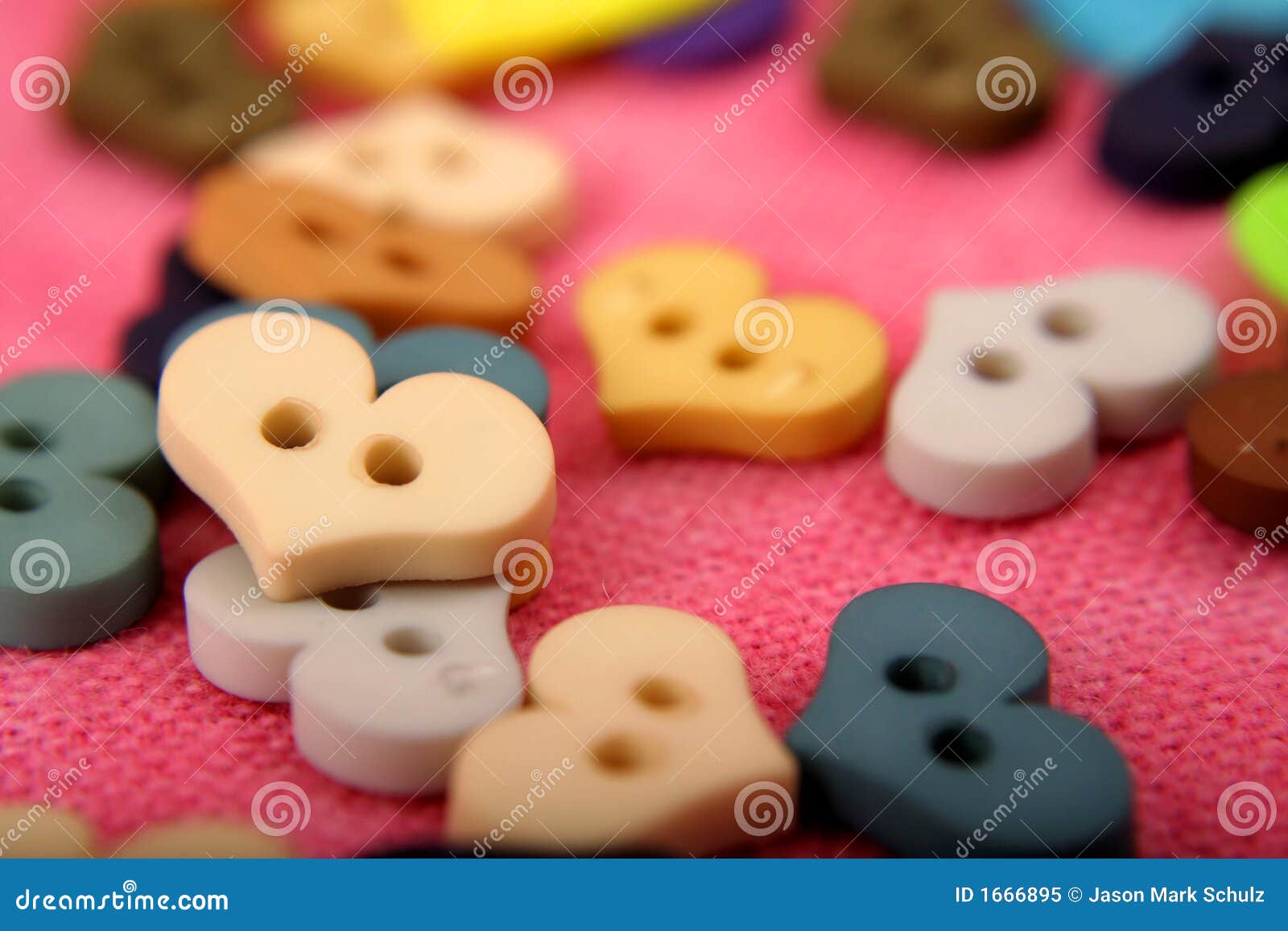 Botones del corazón imagen de archivo. Imagen de cosido - 1666895