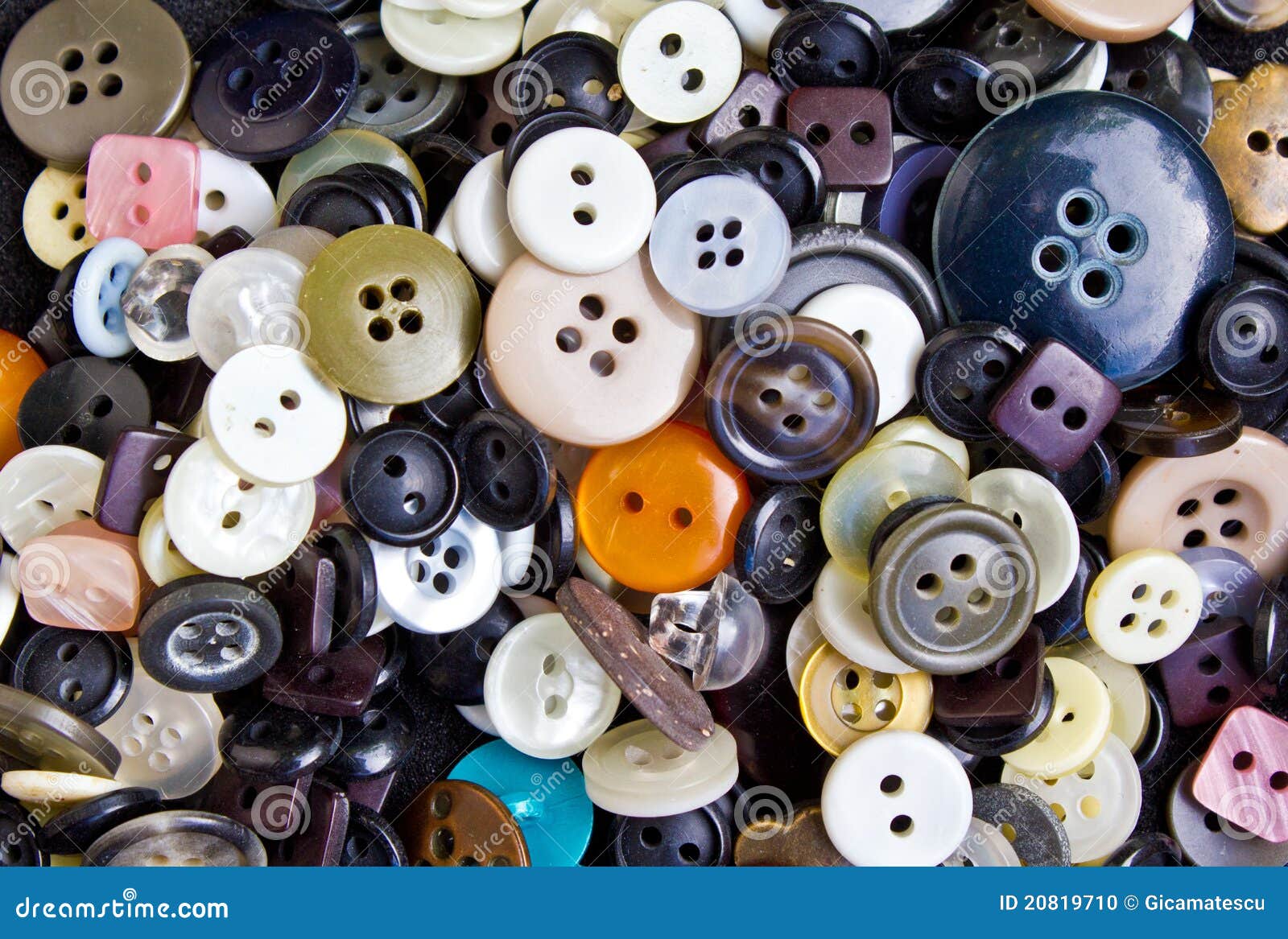 Botones para la ropa foto de archivo. Imagen de cosa - 20819710