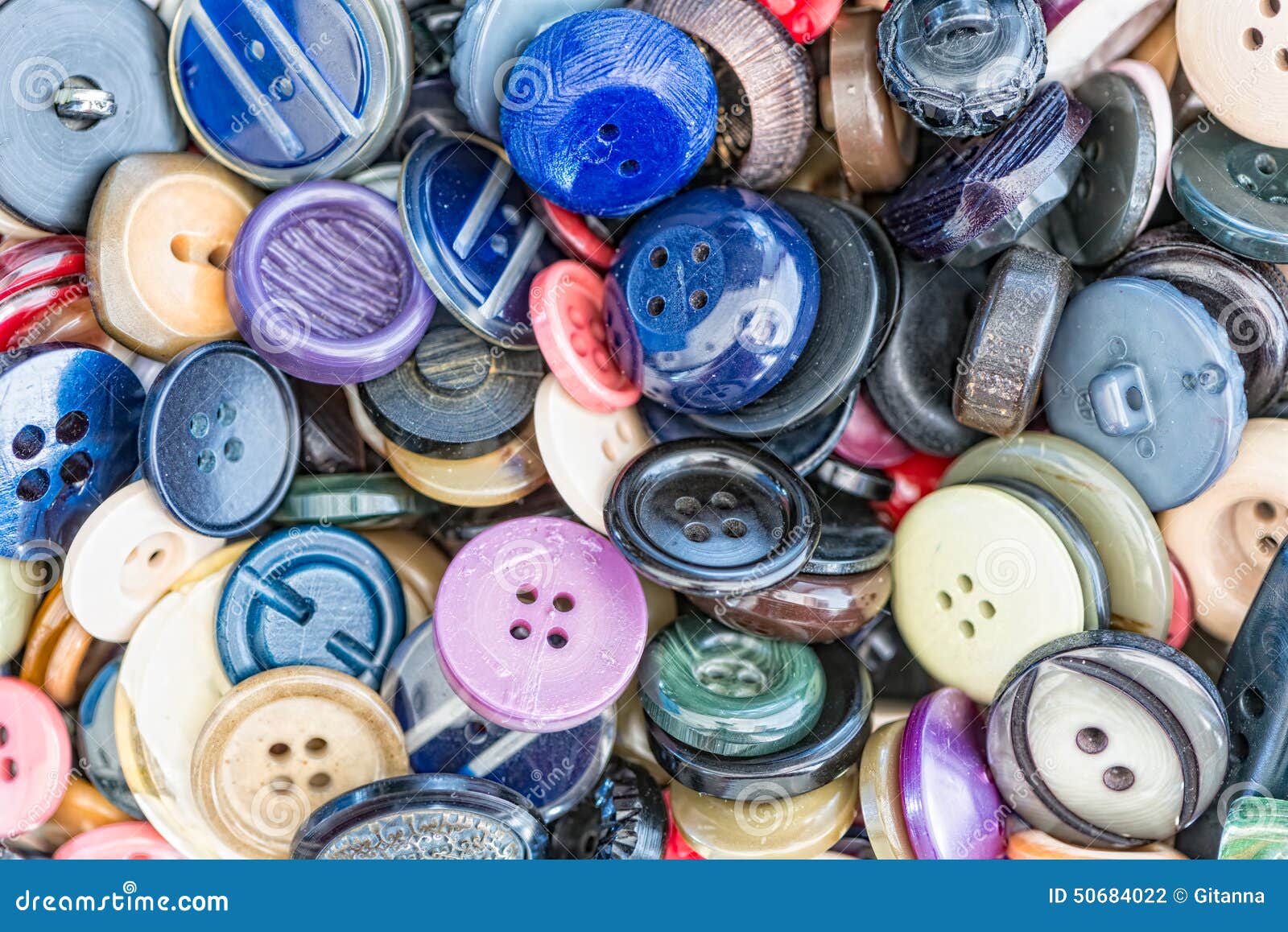 Botones para la ropa foto de archivo. Imagen de cosa - 50684022