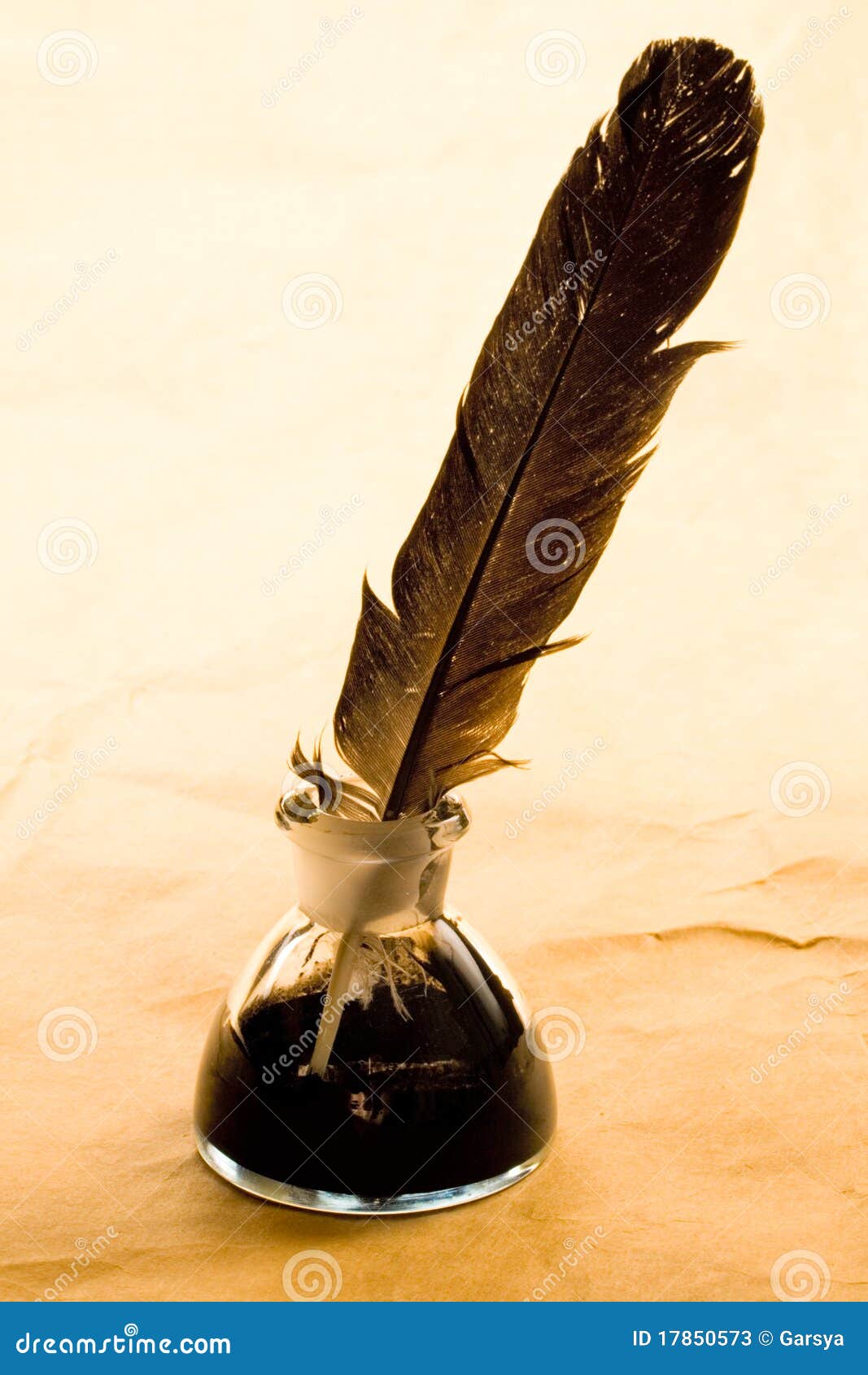 Bottiglia Di Inchiostro E Della Piuma Immagine Stock - Immagine di ...