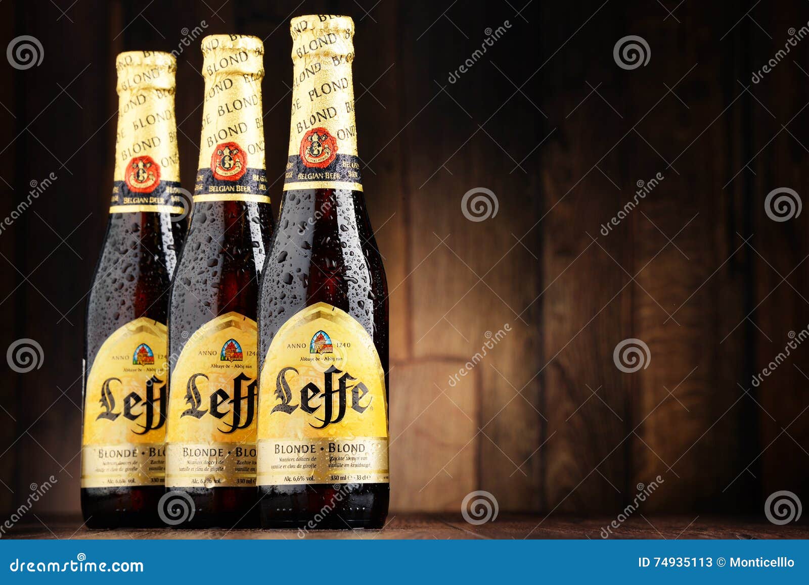 Bottiglie Dell'albero Della Birra Di Leffe Fotografia Stock Editoriale ...