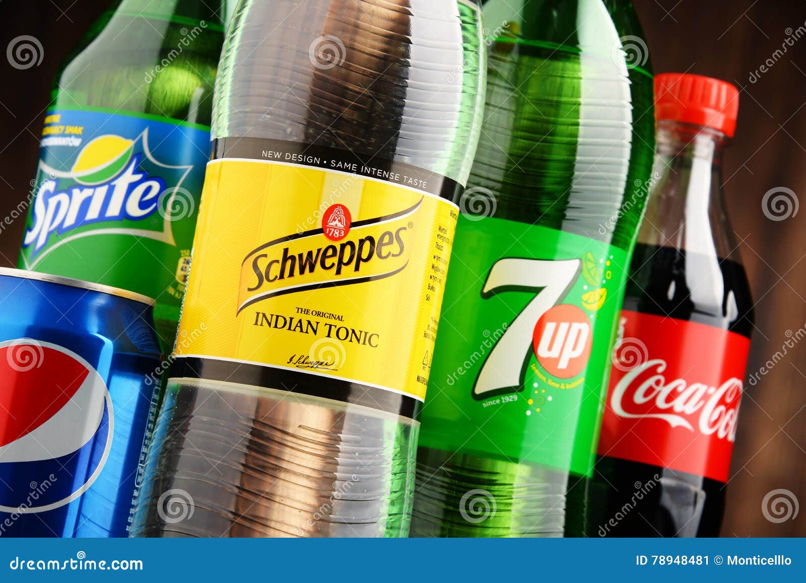 Bottiglie Delle Bibite Globali Assortite Fotografia Editoriale ...