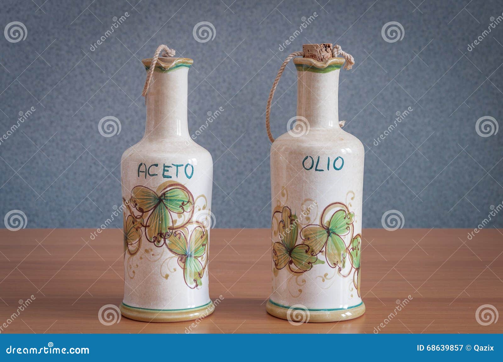 Bottiglie Di Olio Ed Aceto Dipinto a Mano Immagine Stock - Immagine di ...