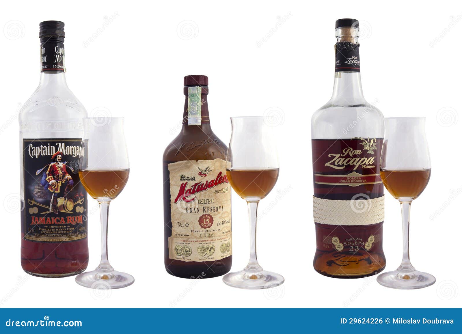 Bottiglie di rum fotografia editoriale. Immagine di bevande - 29624226