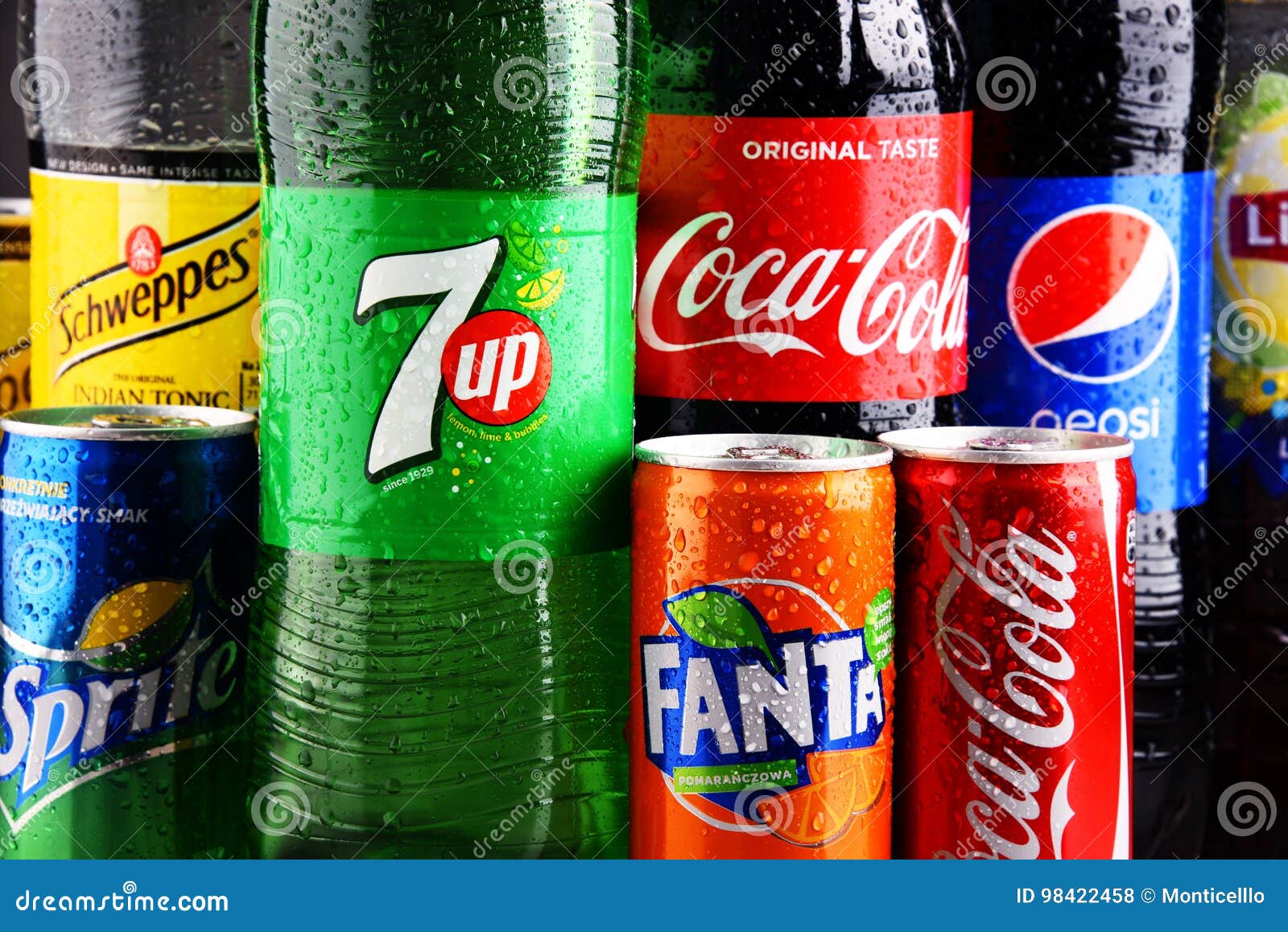 Bottiglie E Latte Delle Bibite Globali Assortite Fotografia Stock ...