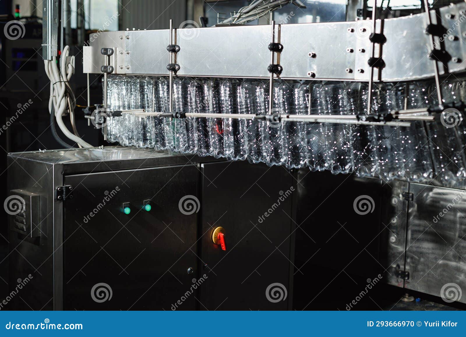 Bottle Manufacturing Conveyor: Heating, Inflating, and Shaping Process ...