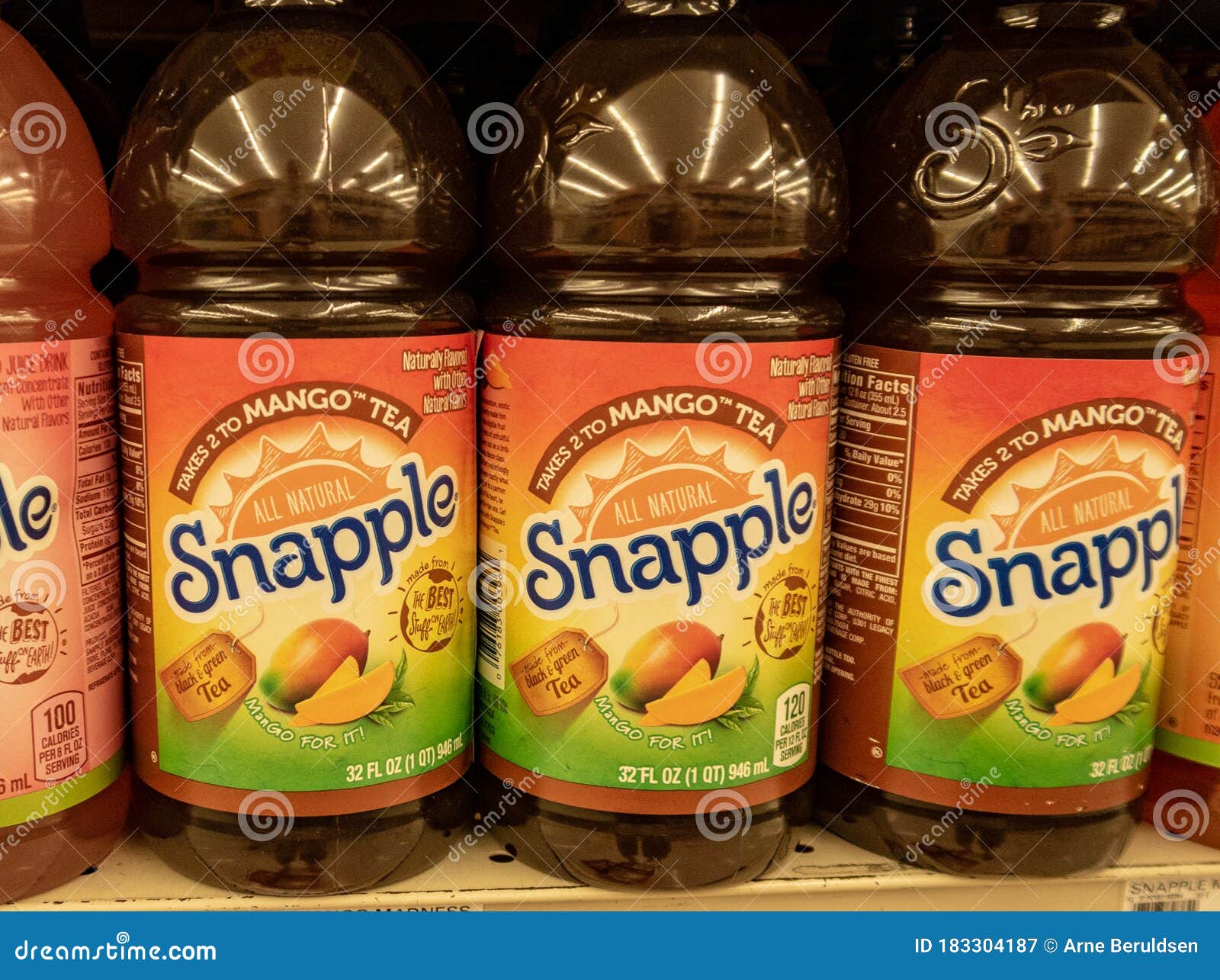 Bottles of Snapple Tea editorial photography. Image of shop - 183304187