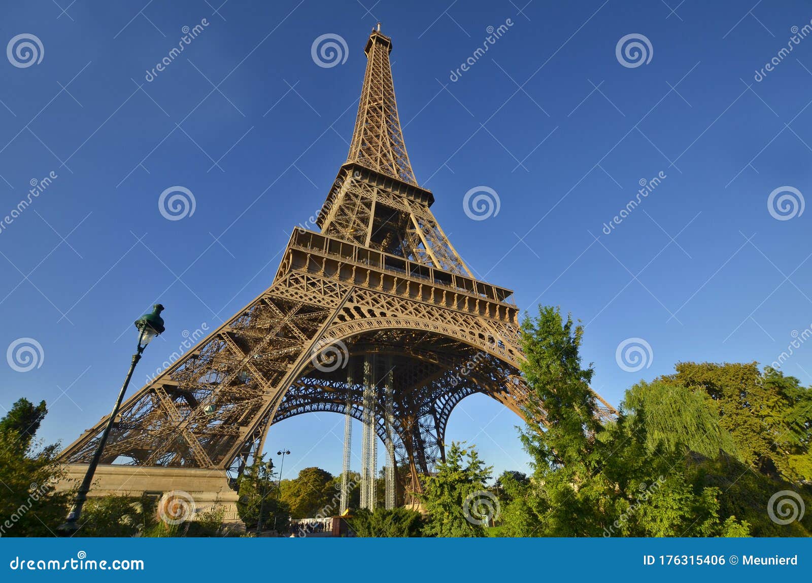 From the Bottom the Eiffel Tower Tour Eiffel Editorial Photo - Image of ... From the Bottom the Eiffel Tower Tour Eiffel Editorial Photo - Image of ...