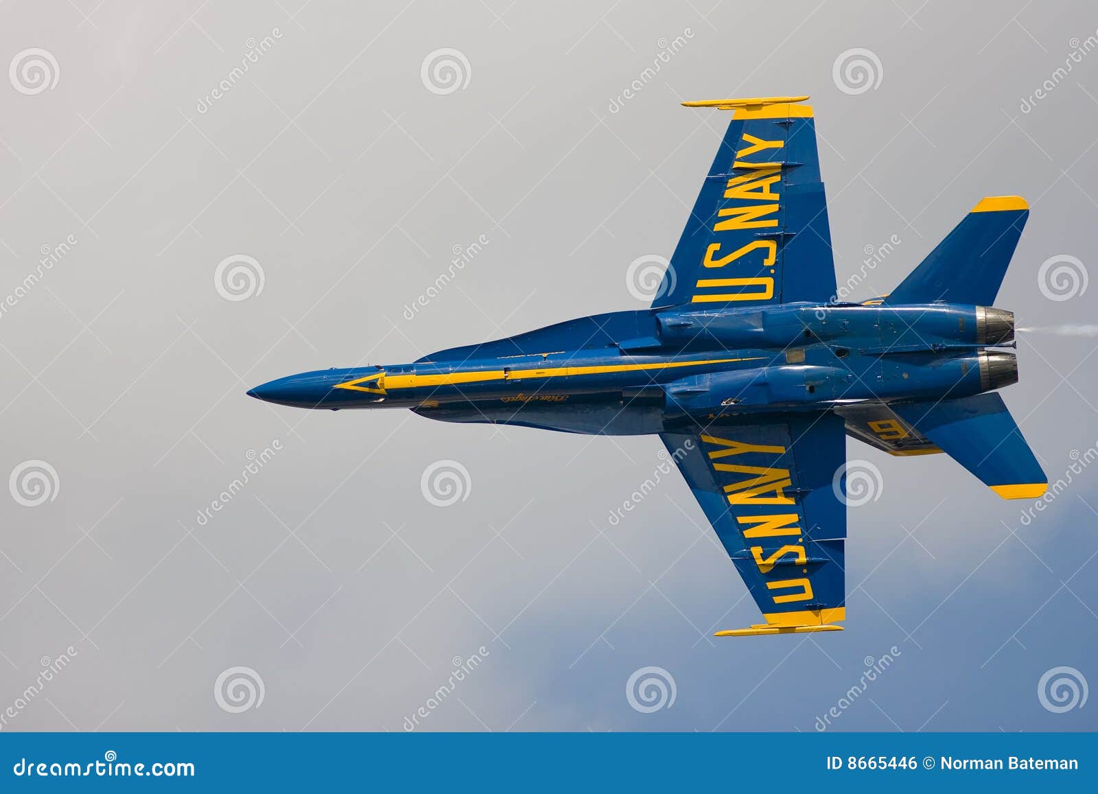 The bottom of an F/a-18 editorial photo. Image of flight - 8665446