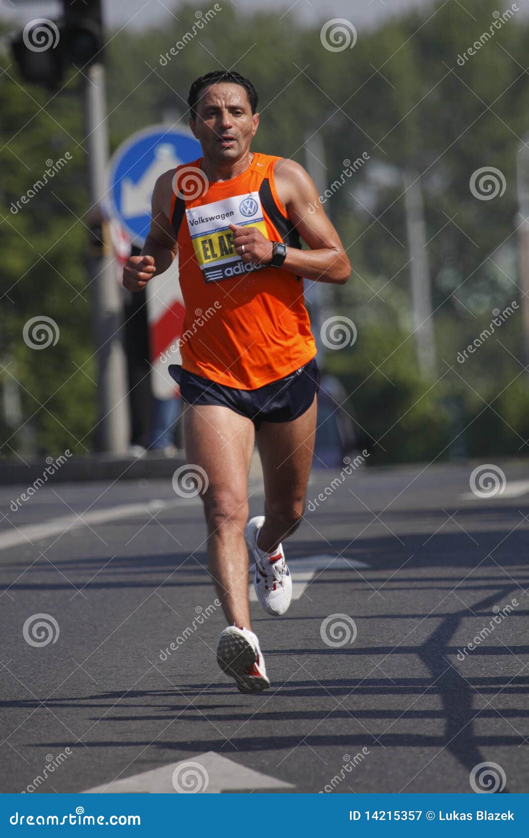 Boubker EL Afoui Im Prag-Marathon Redaktionelles Stockfotografie - Bild ...