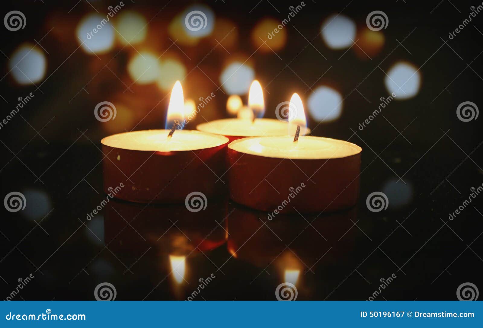 Bougies image stock. Image du calme, couleurs, beau, flamme - 50196167