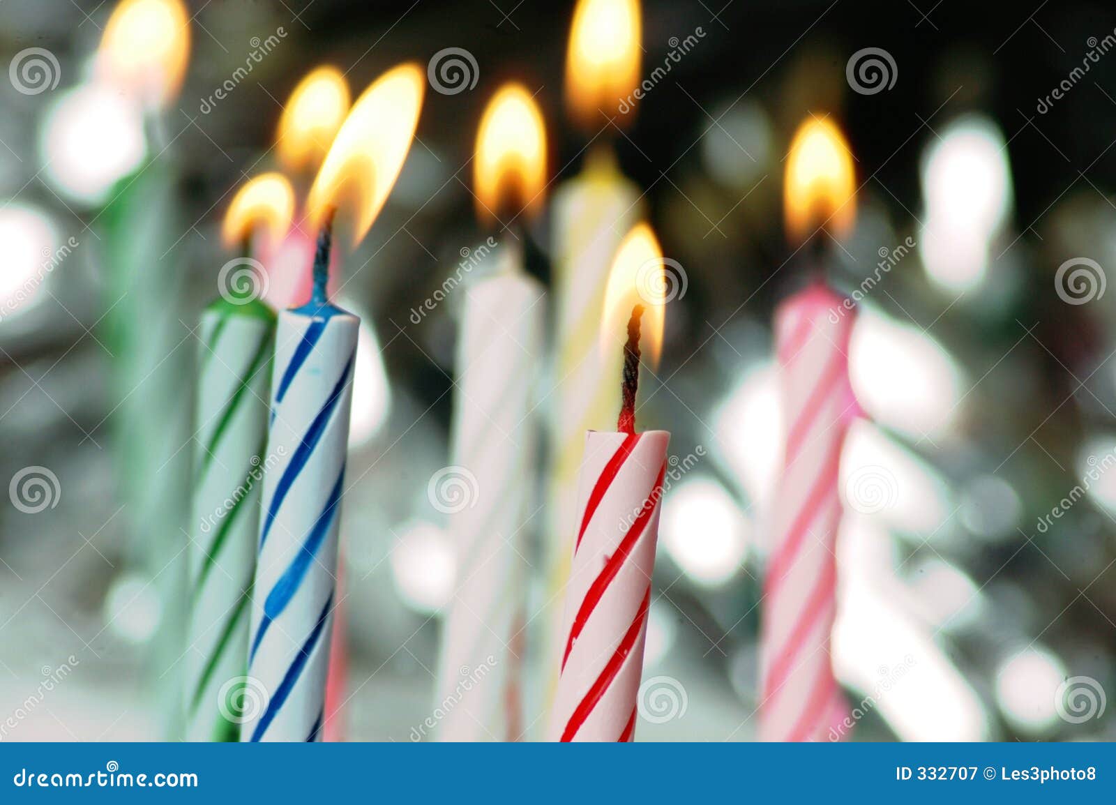 Bougies d'anniversaire image stock. Image du annuel, réception - 332707