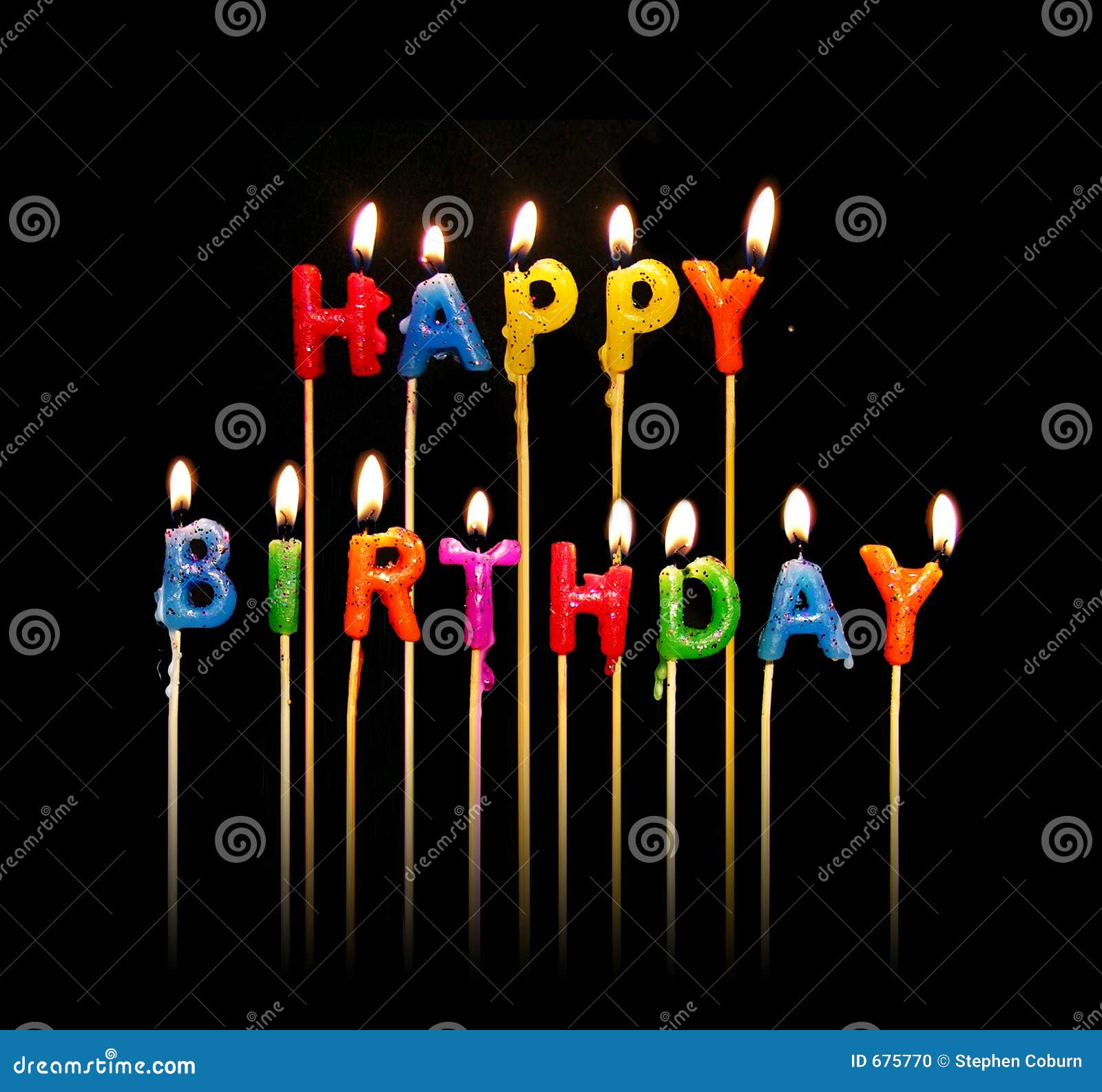 Bougies De Joyeux Anniversaire Photo stock - Image du heureux, amis: 675770