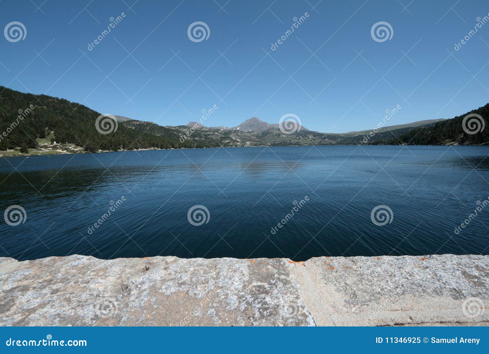 Bouillouses Lake in Pyrenees Stock Image - Image of mountain, lake ...