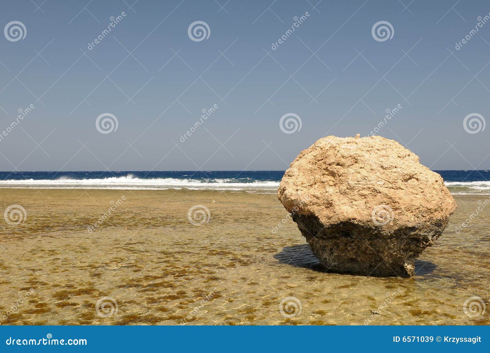 Boulder on beach by ocean stock image. Image of single - 6571039