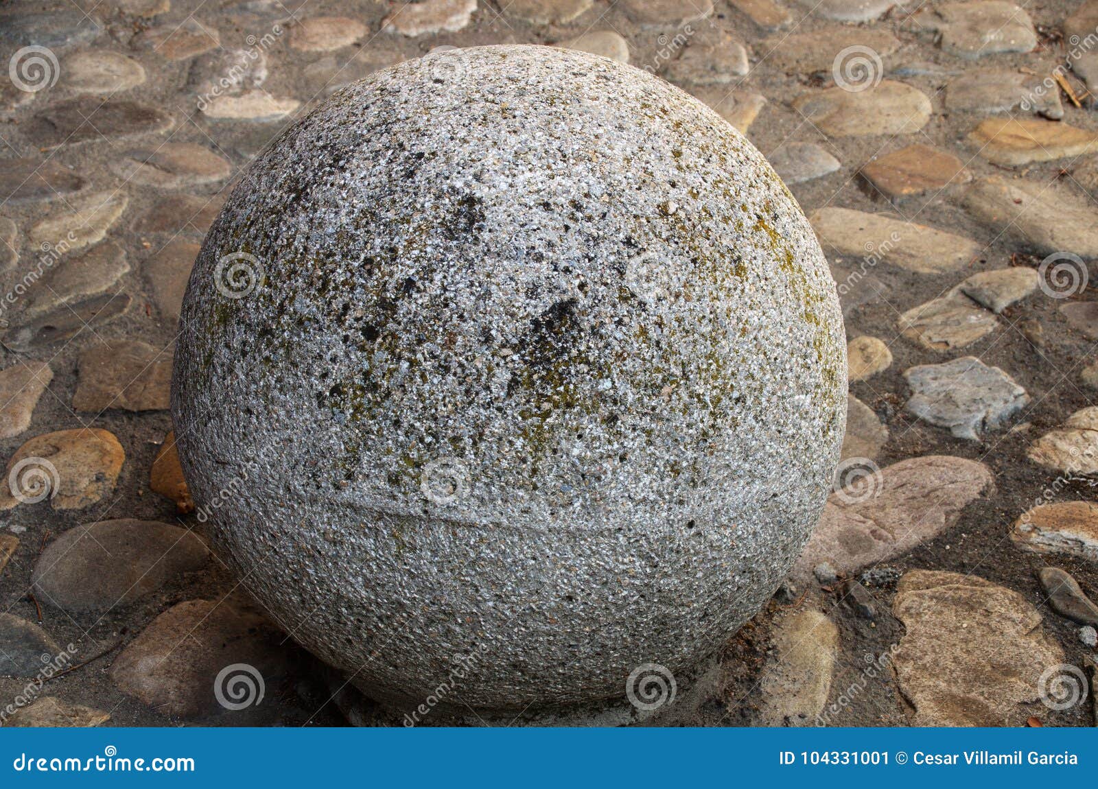 Boule En Pierre Ronde Lourde Image stock - Image du objet, conception ...