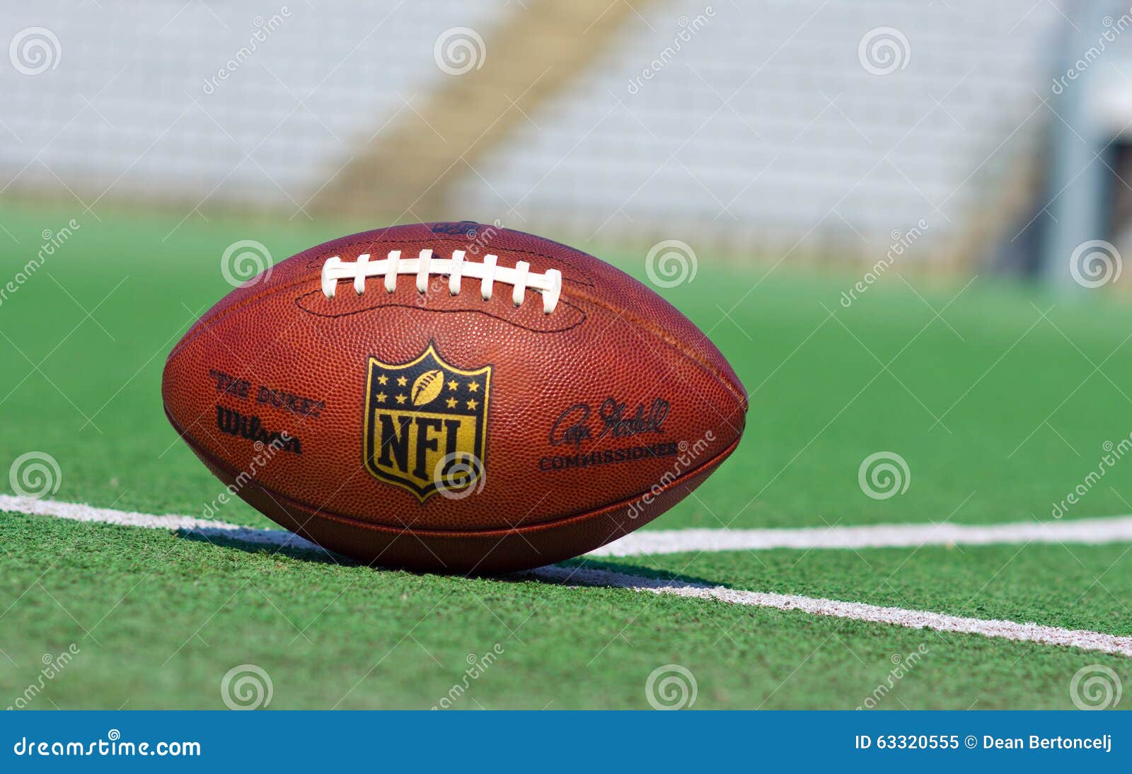Boule officielle de NFL image éditorial. Image du cuir - 63320555