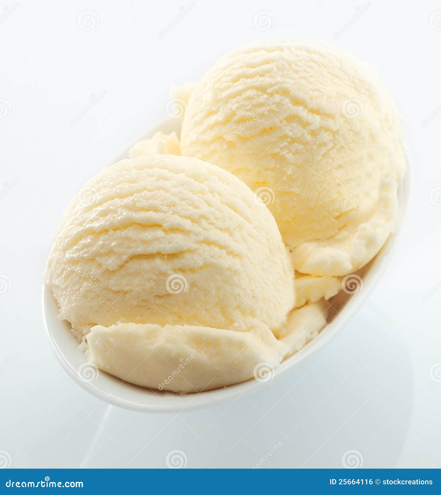 Boules De Glace Crémeuse De Vanille Photo stock - Image du billes ...