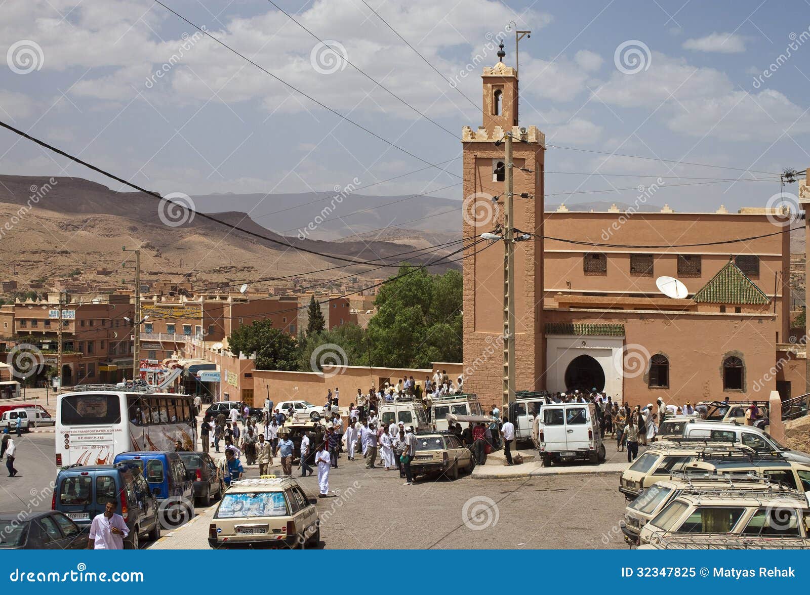 Boumalne Dades imagen editorial. Imagen de pista, caminata - 32347825