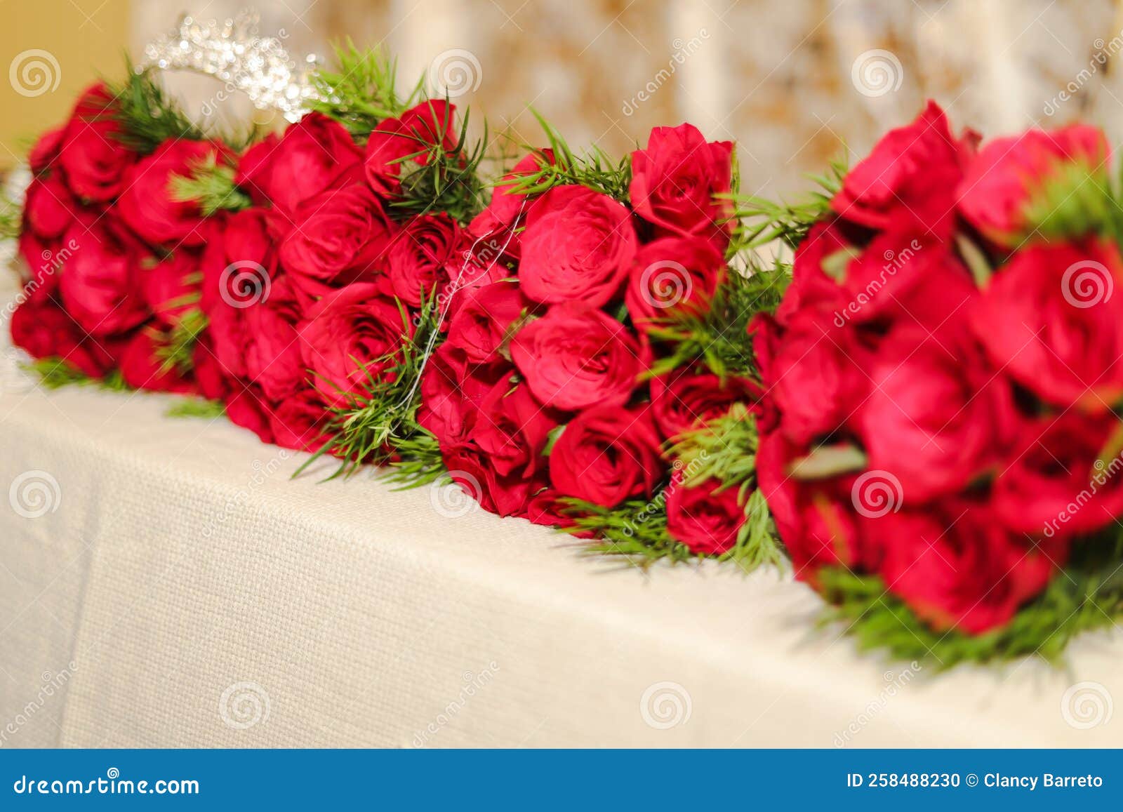 Bouque de rosas rojas foto de archivo. Imagen de rosas - 258488230