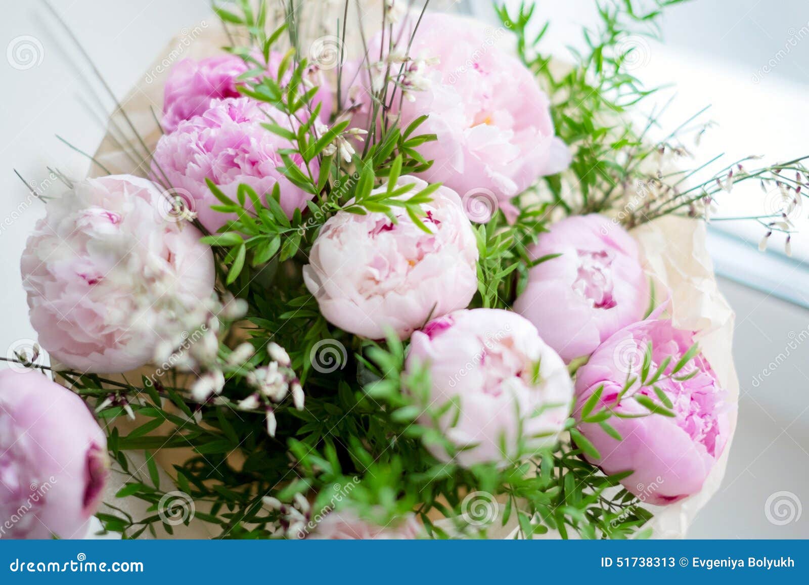 Bouquet de pivoines image stock. Image du fragilité, français - 51738313