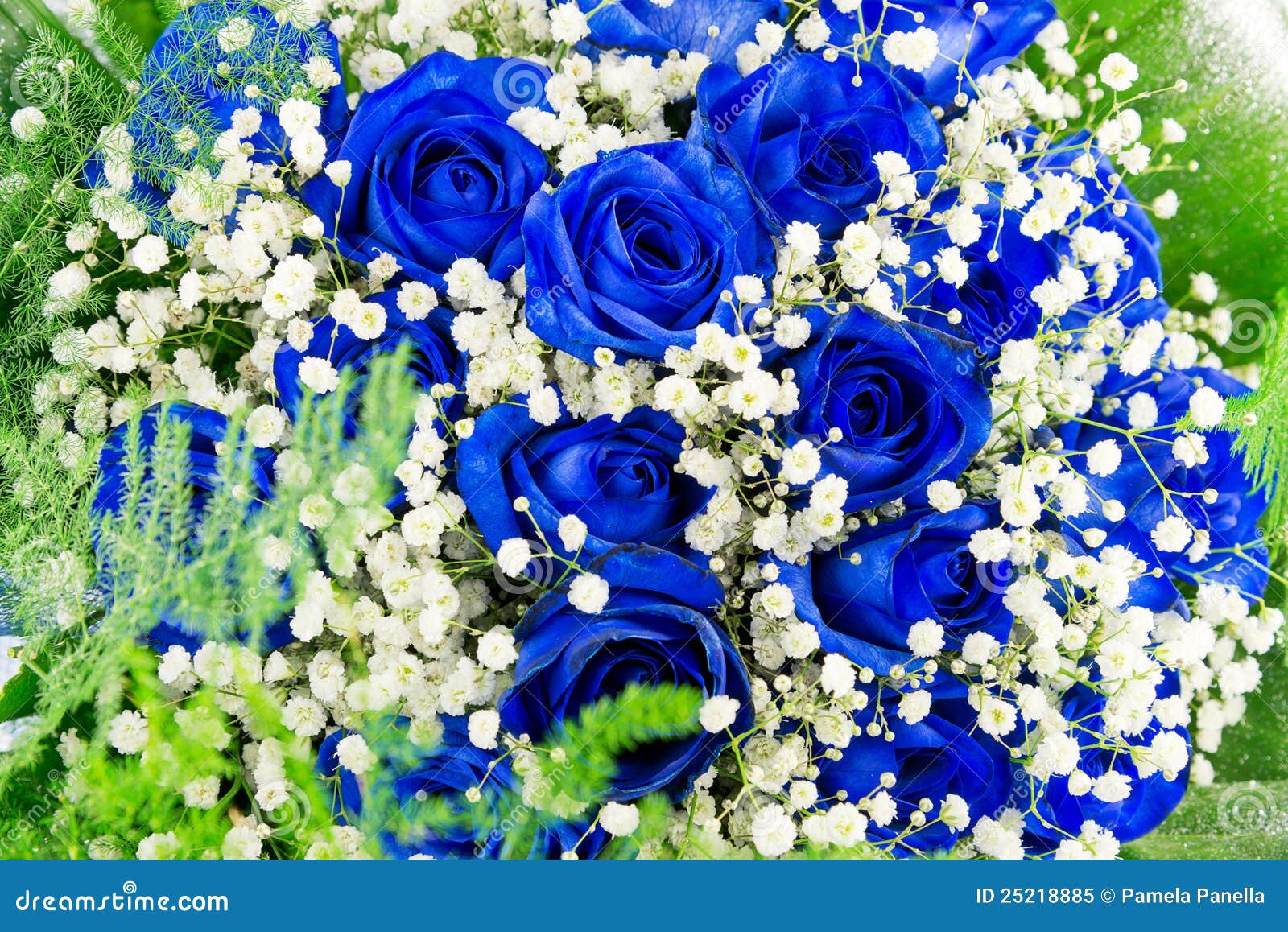 Bouquet Des Roses De Fleurs De Bleu Image stock - Image du fond, cadeau ...