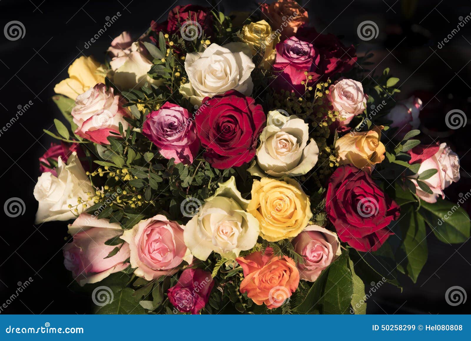 Bouquet Des Roses Multicolores Image stock - Image du couleur, rose ...